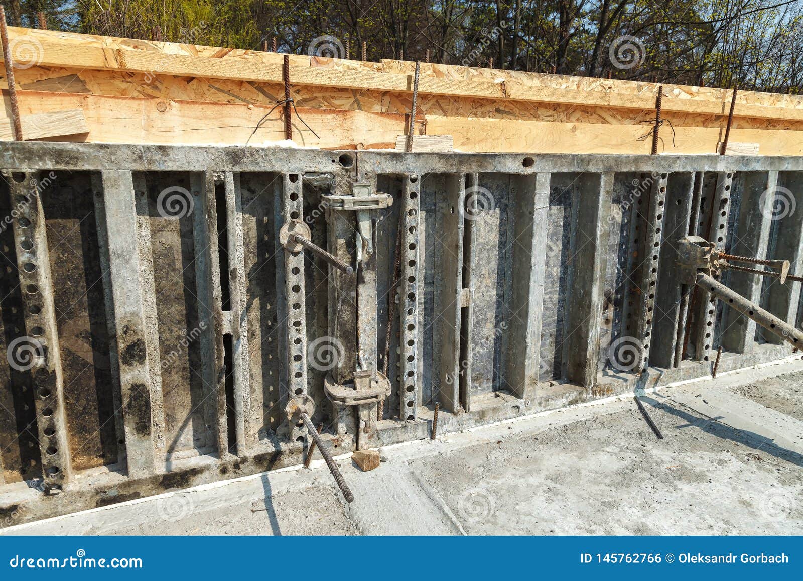 Construction of a New Building, Binding of Reinforcement Stock Photo ...