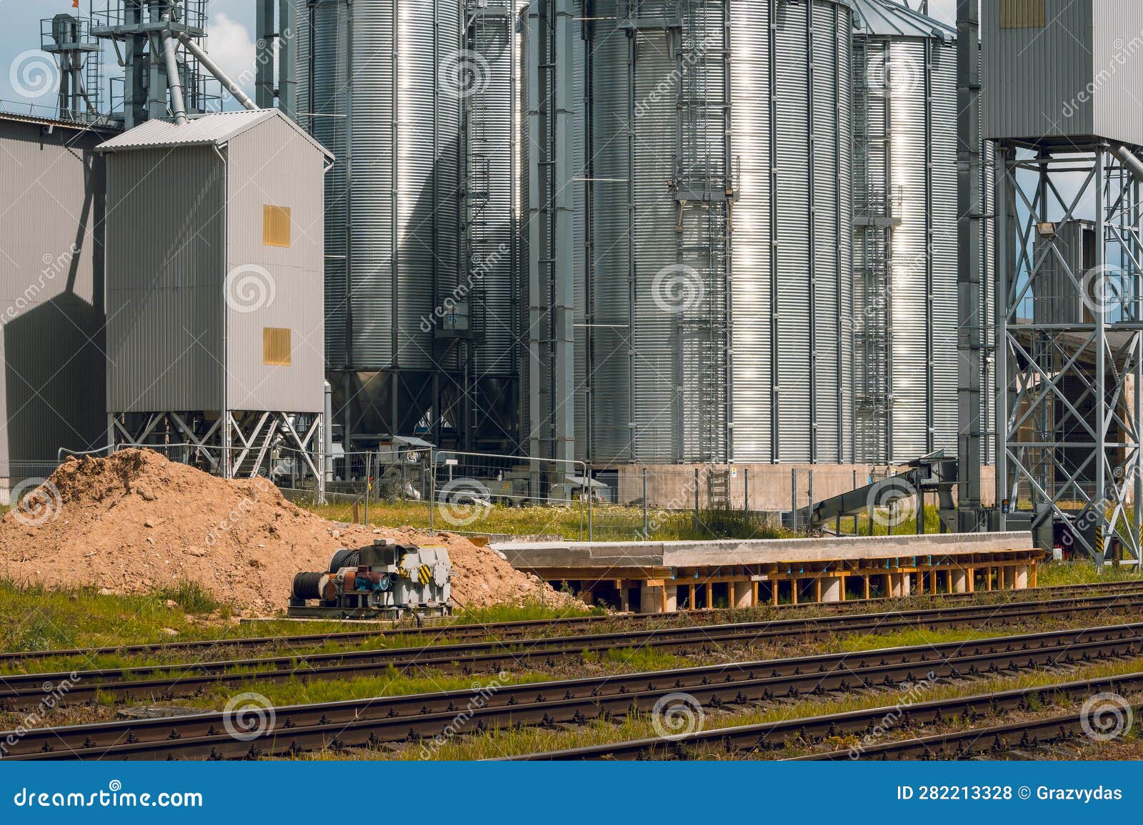 Construction of a New Railway Platform for Grain Transporting Stock ...