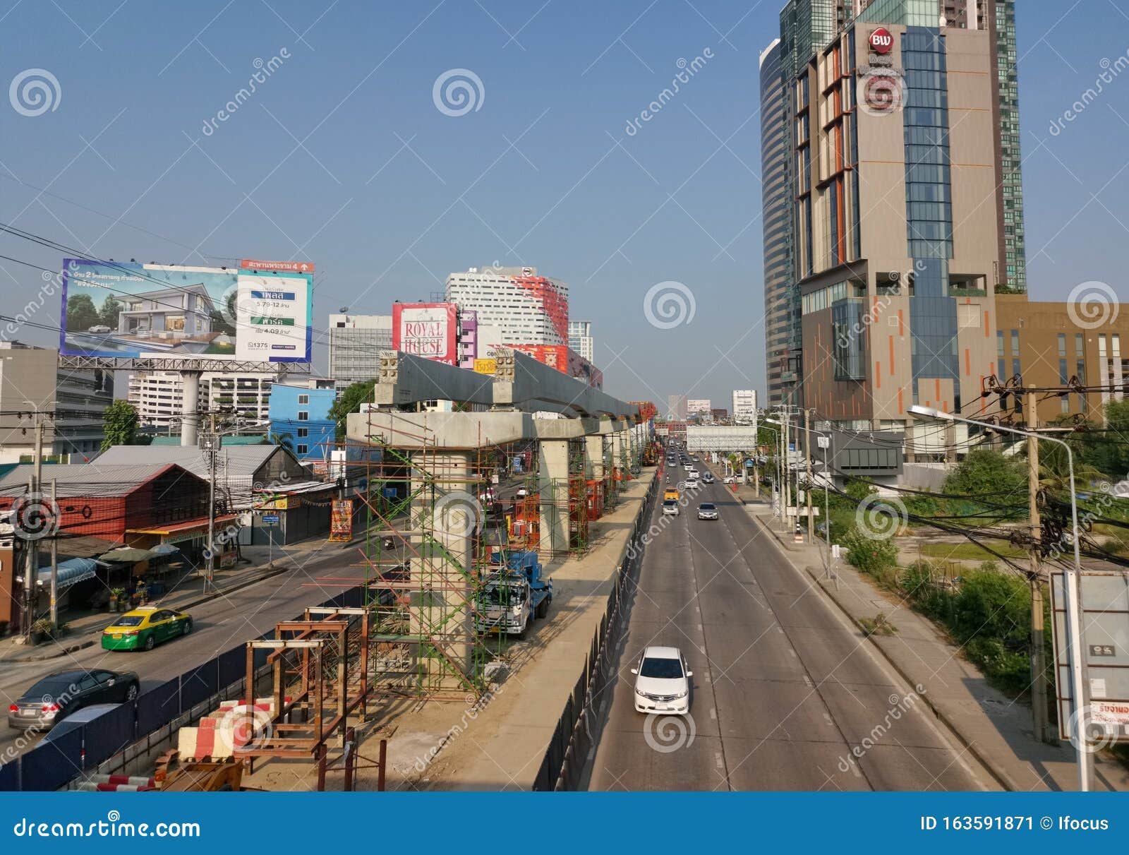 Construction of the Pink Line Elevated Transportation System Editorial ...