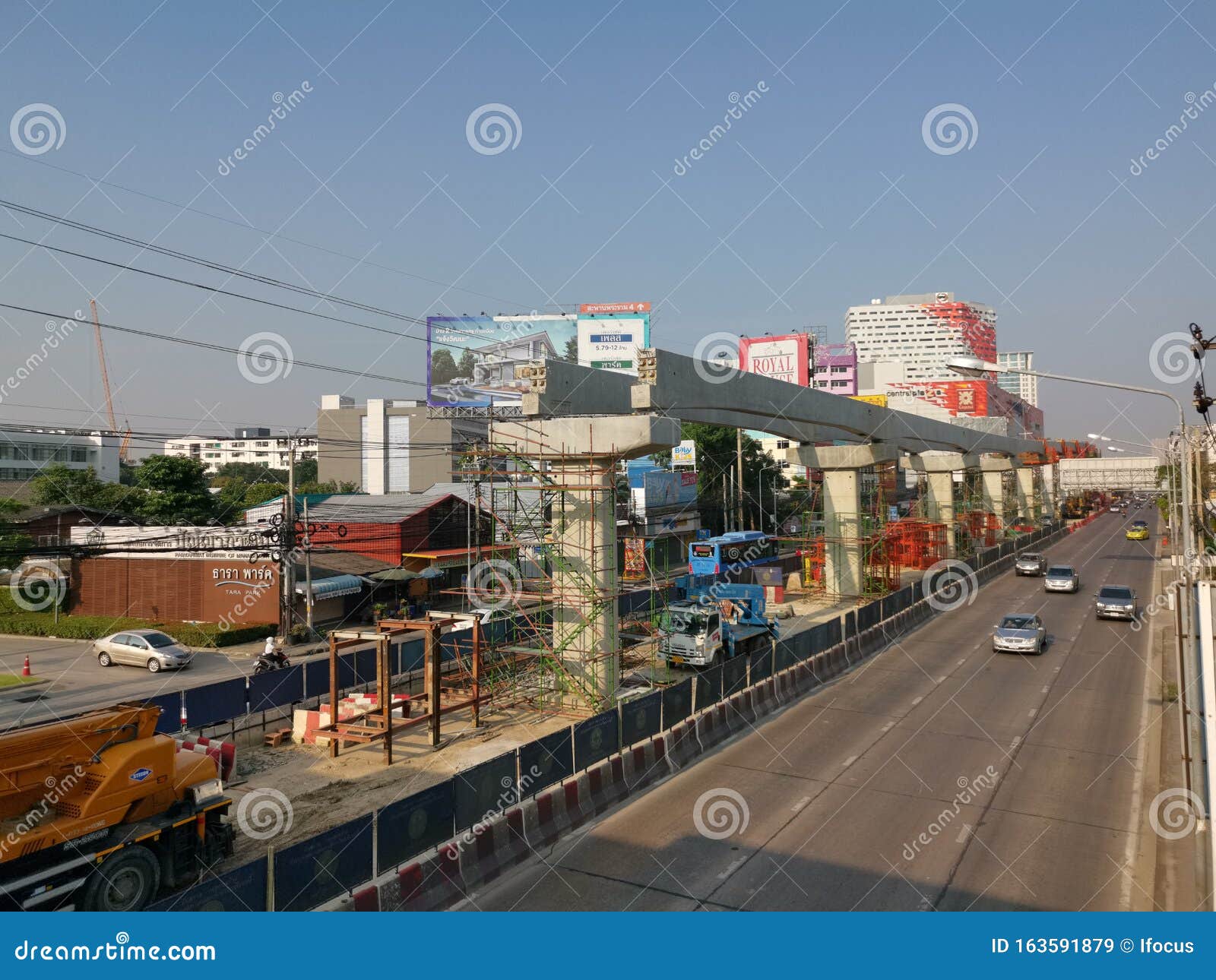 Construction of the Pink Line Elevated Transportation System Editorial ...
