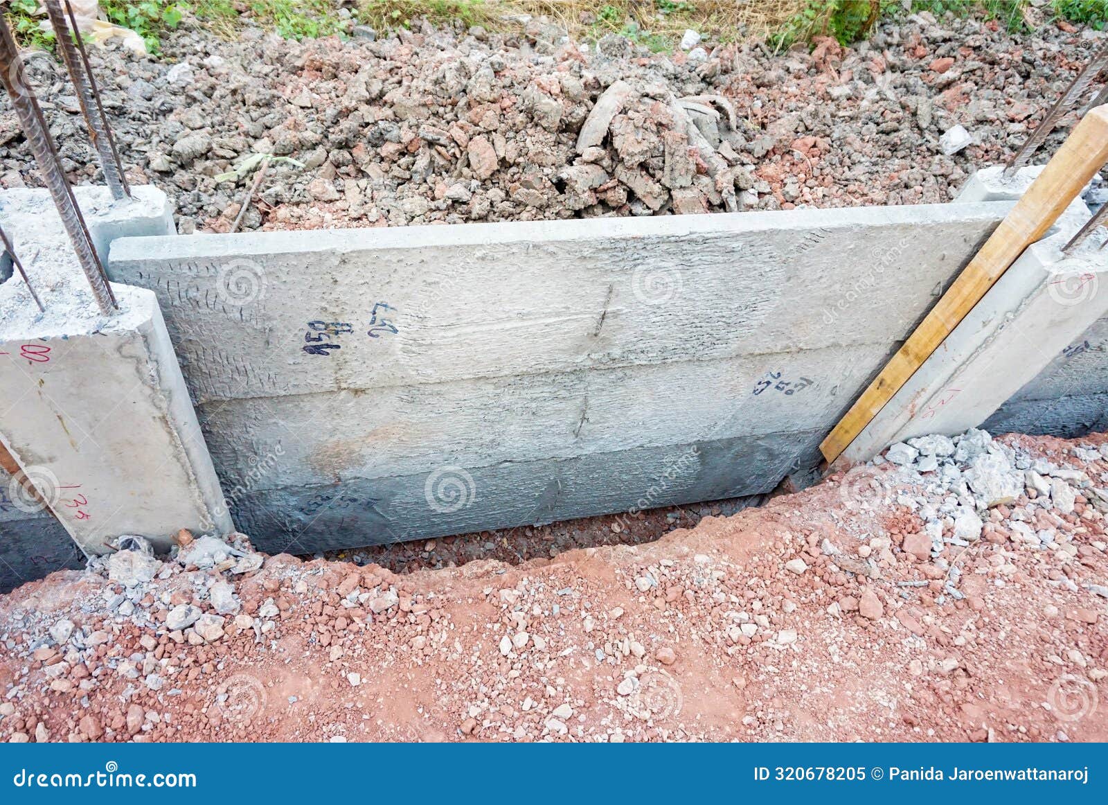 Construction Process : Retaining Wall Precast Slab - Construction Site ...