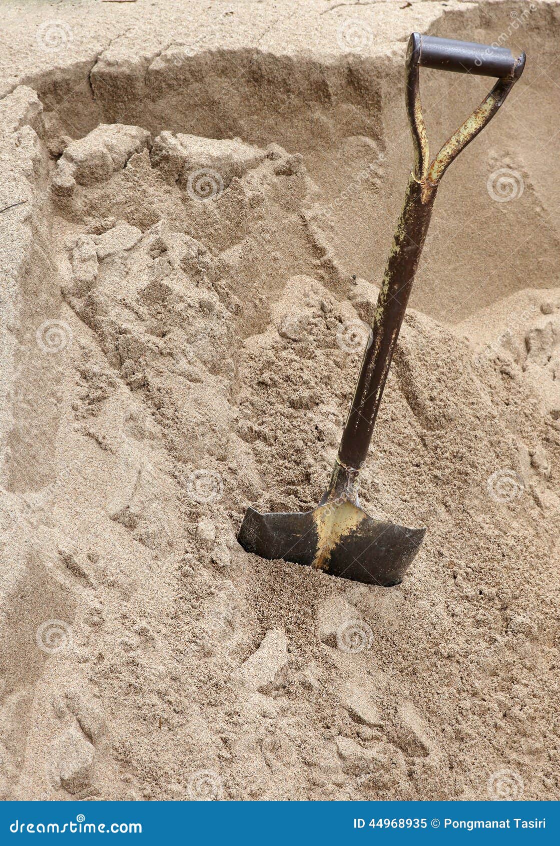 Construction Shovel on Sand Stock Image - Image of sand, dirt: 44968935
