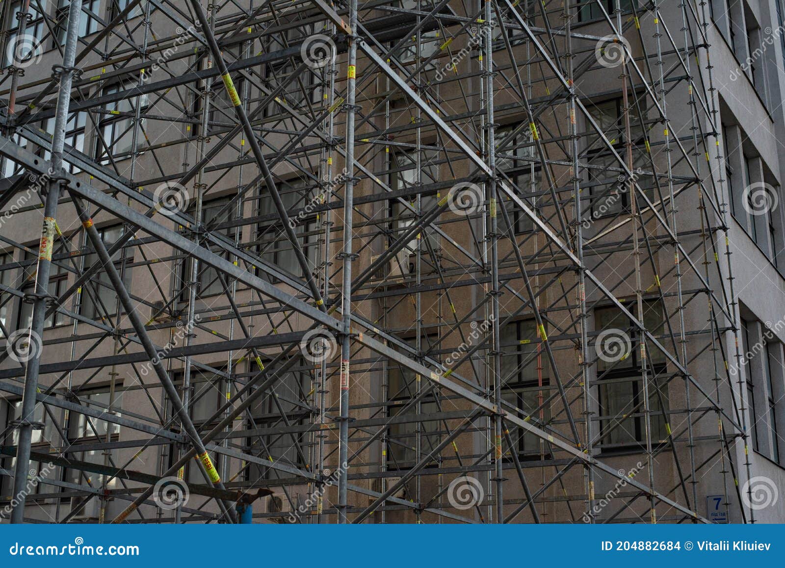 Extensive Scaffolding Providing Platforms for Work in Progress on a ...