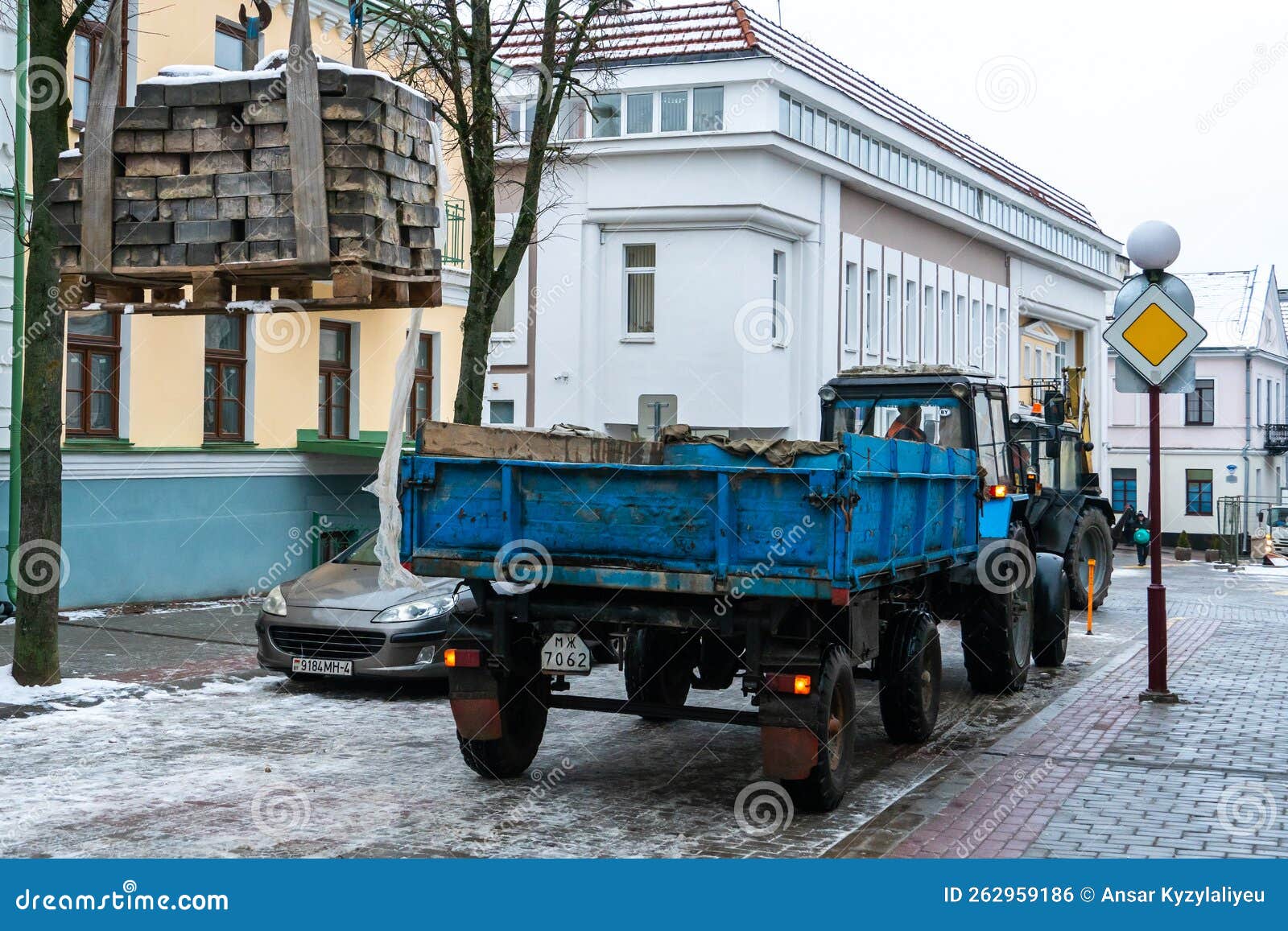 Construction Site in the City in Winter. Workers Work at the Facility ...