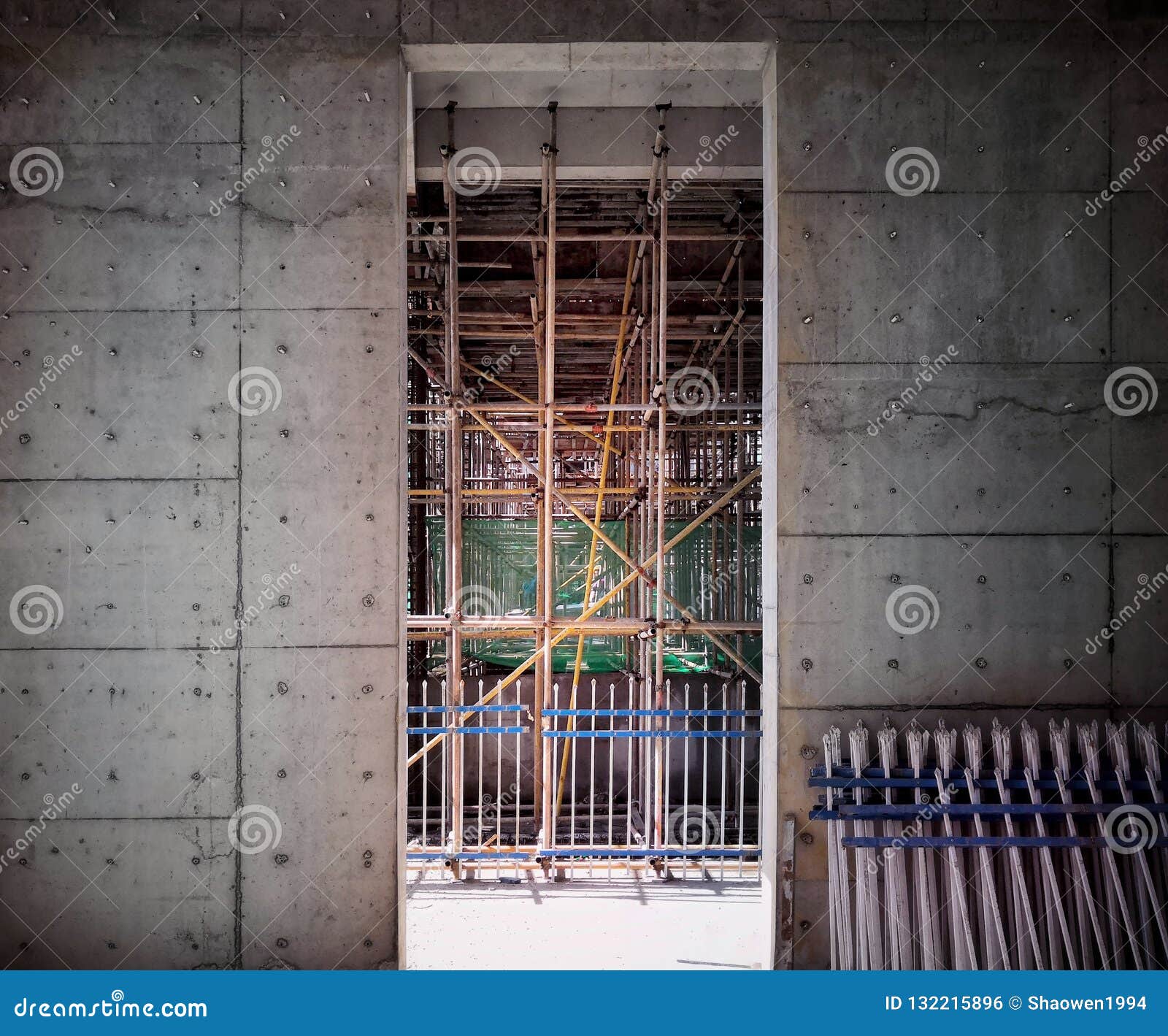 Construction Site Inside Building Editorial Photo - Image of carpenters ...