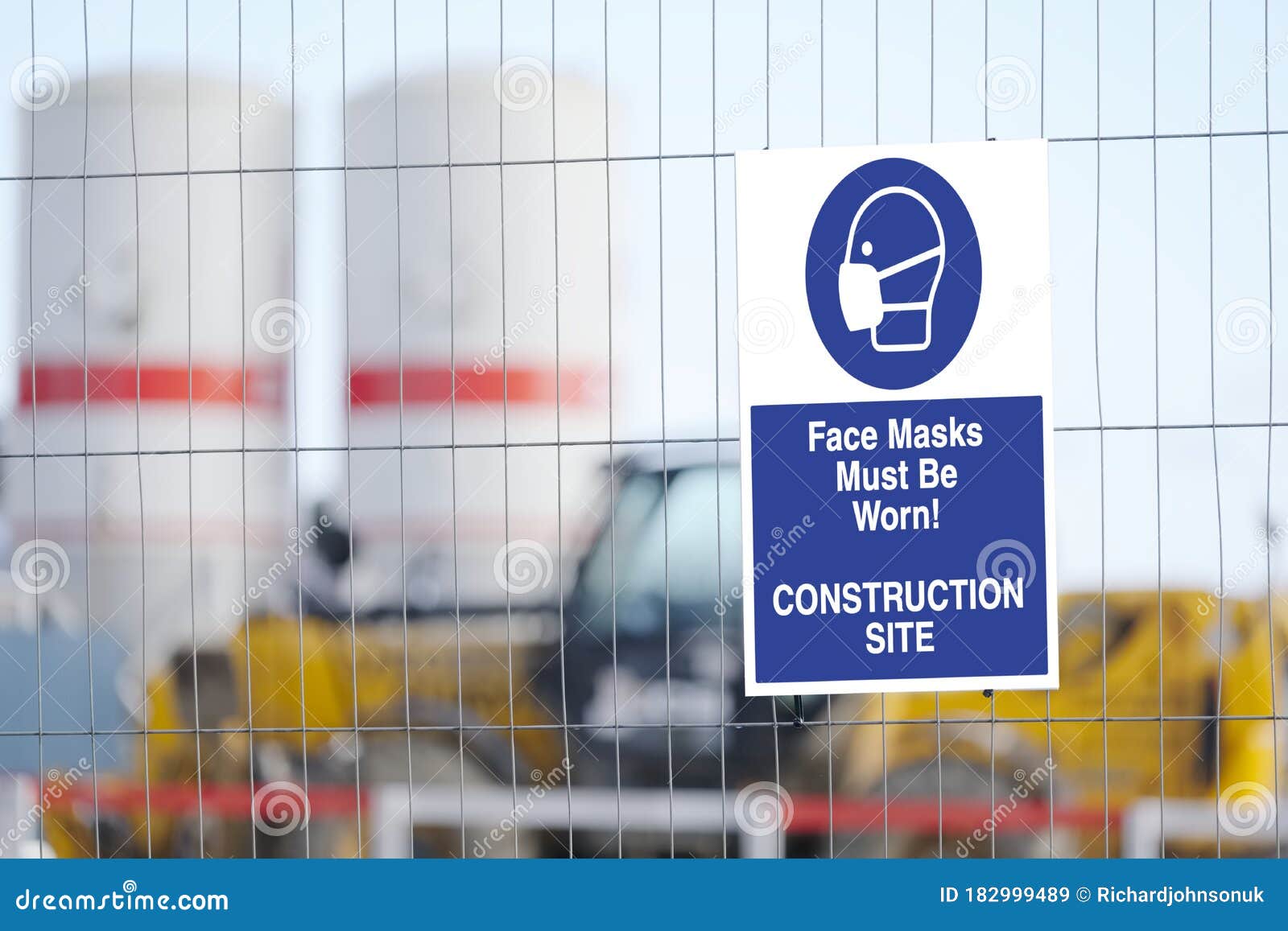 Construction Site Face Mask Must Be Worn Sign Stock Image - Image of ...