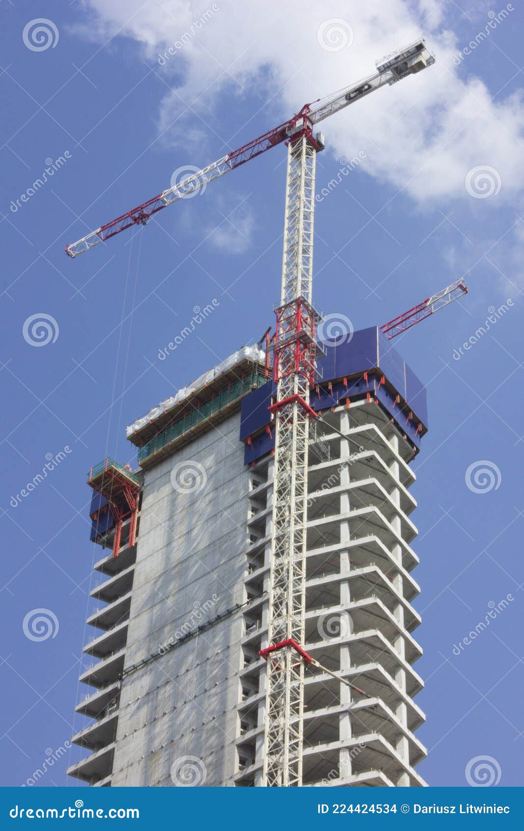 Construction of a Skyscraper Skyscraper in the City Center Stock Photo ...