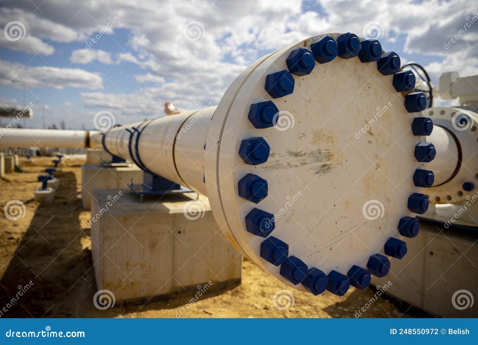 Interconnected Natural Gas Pipeline Network Stock Photo - Image of line ...