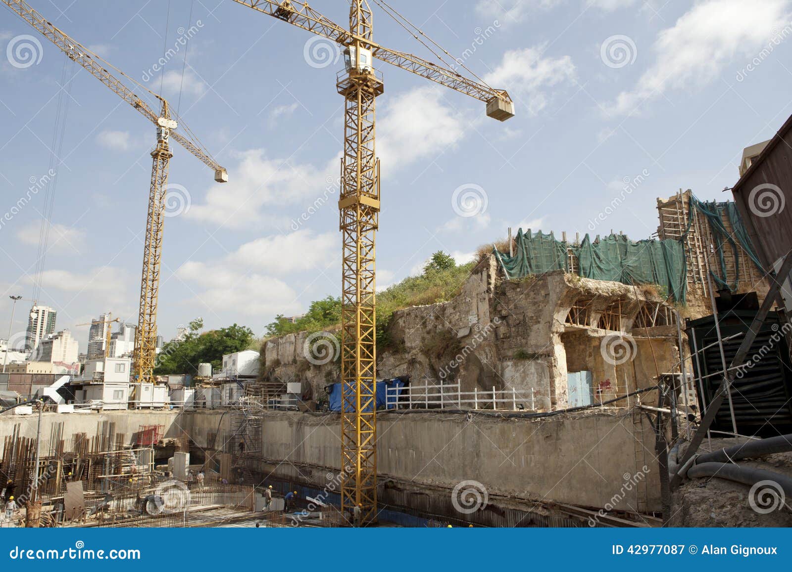 Construction site, Lebanon editorial photography. Image of crane - 42977087