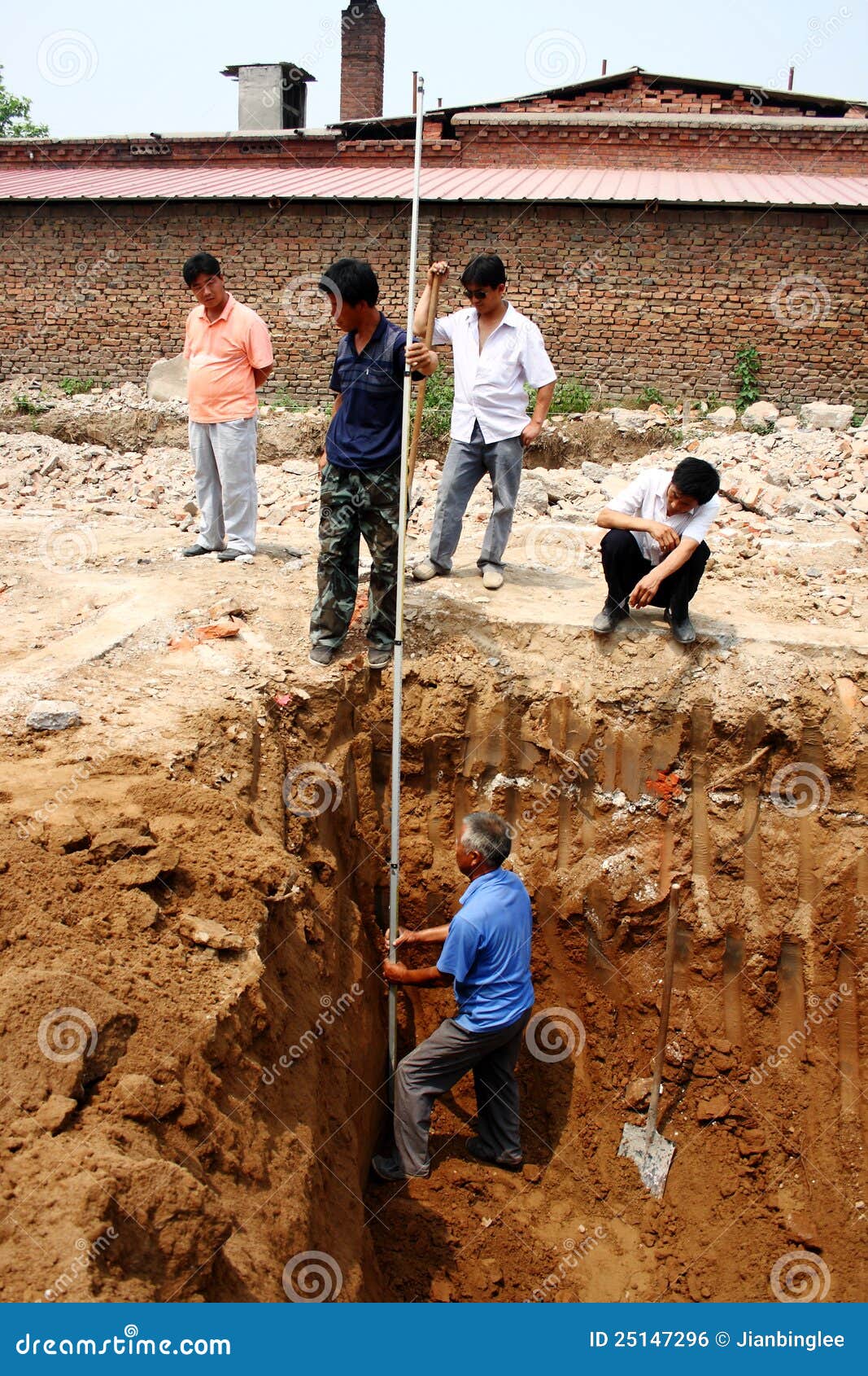 Construction Site Measurement Editorial Photo - Image of people ...