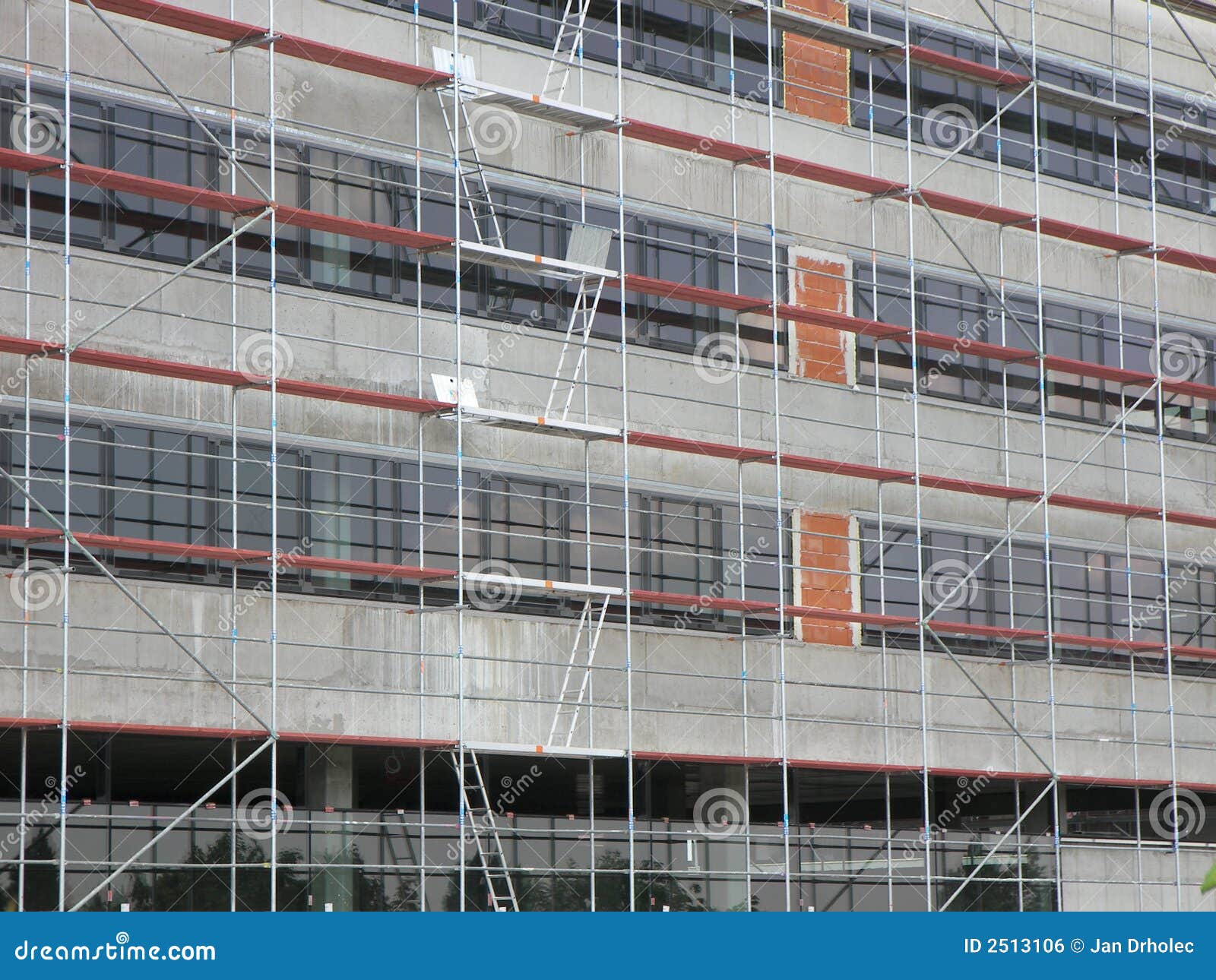Construction Site Scaffolding Picture. Image: 2513106