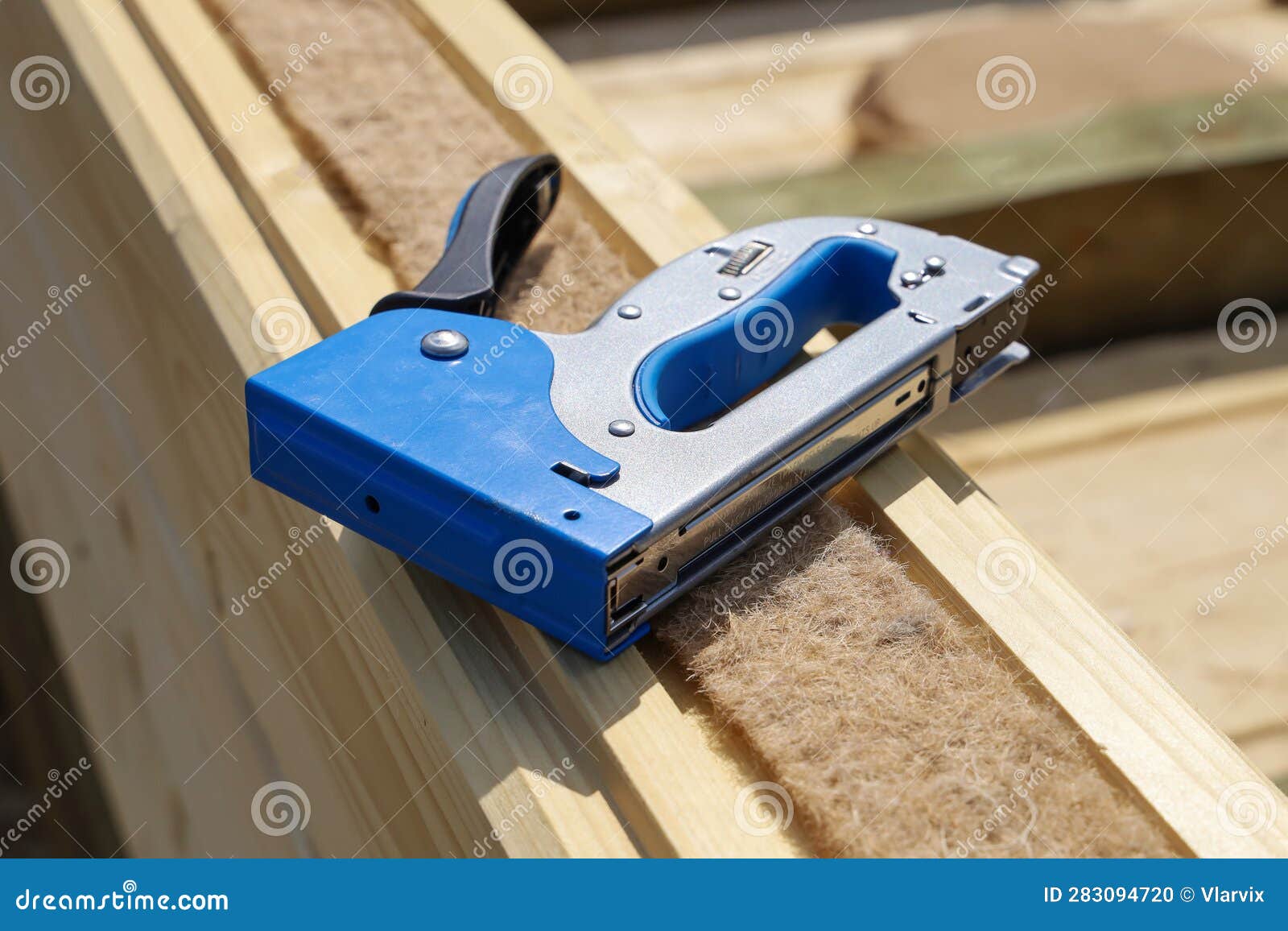 Construction Stapler for Fixing Material, on Surface of Jute Stock ...