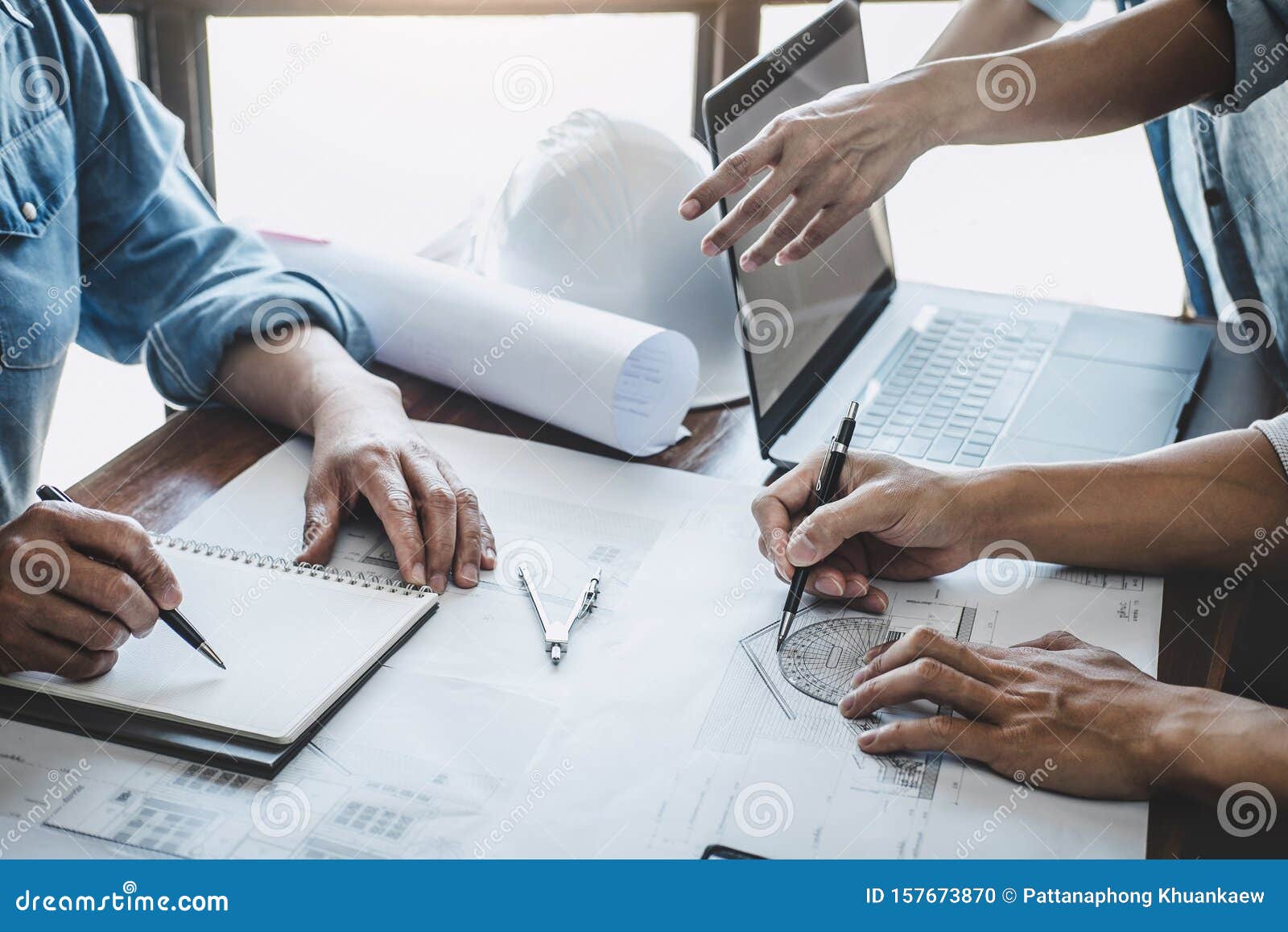 Construction And Structure Concept Of Engineer Or Architect Meeting For ...