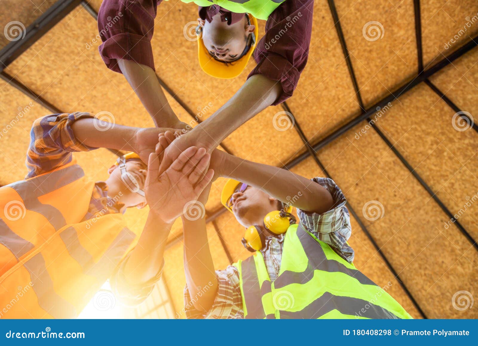 [Construction Teamwork] Team of Engineer and Architects Working Join ...