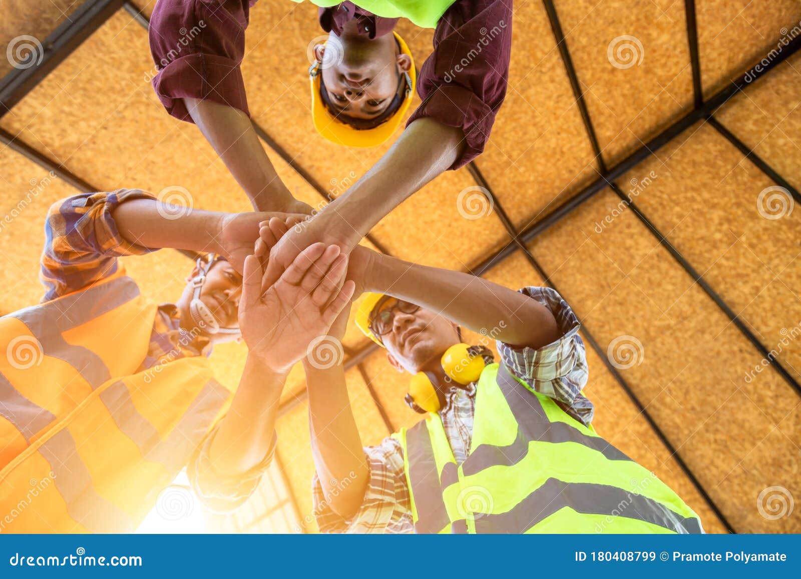 [Construction Teamwork] Team of Engineer and Architects Working Join ...