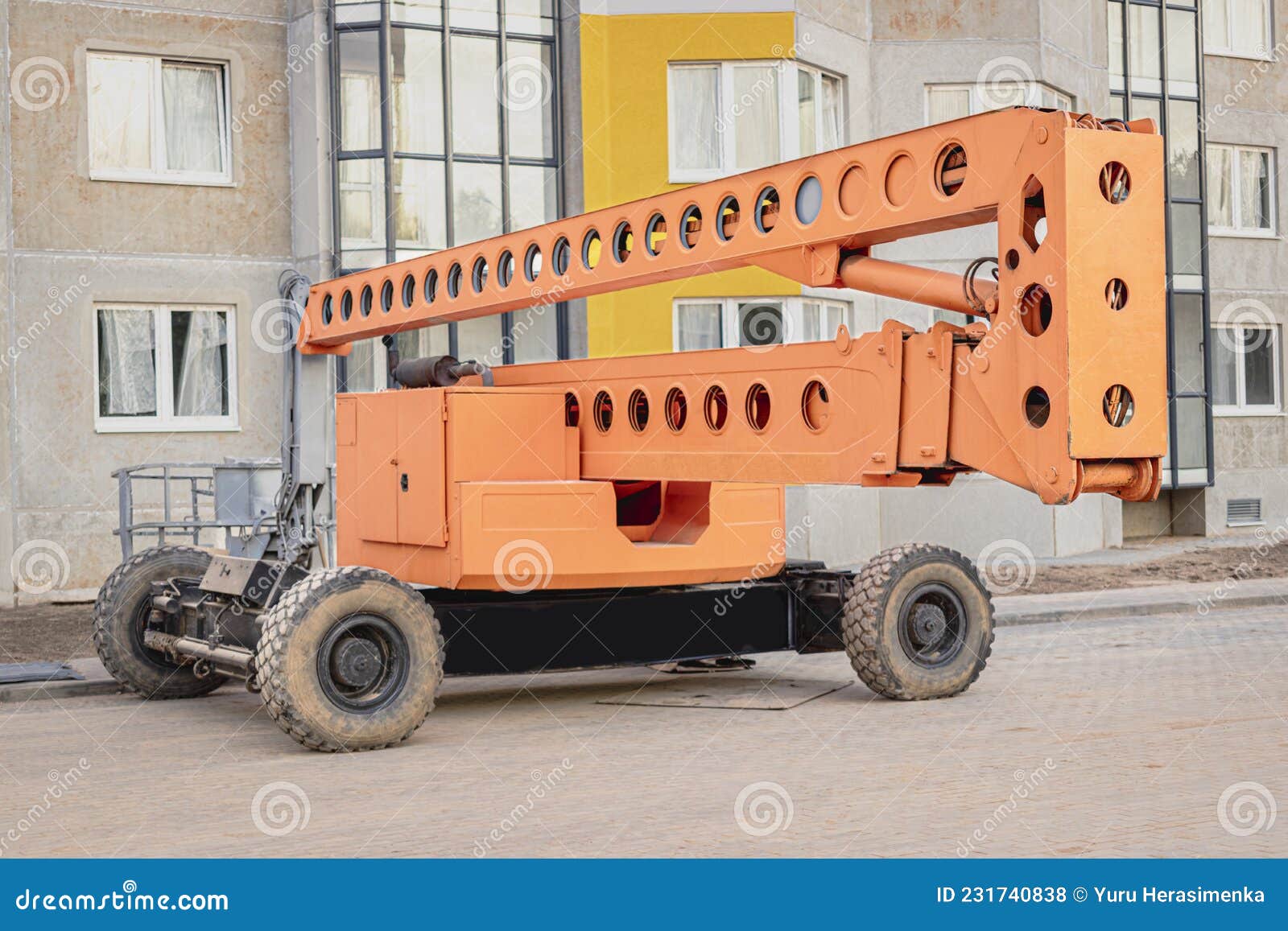 Construction Telescopic Tower or Work Platform for People To Work at ...
