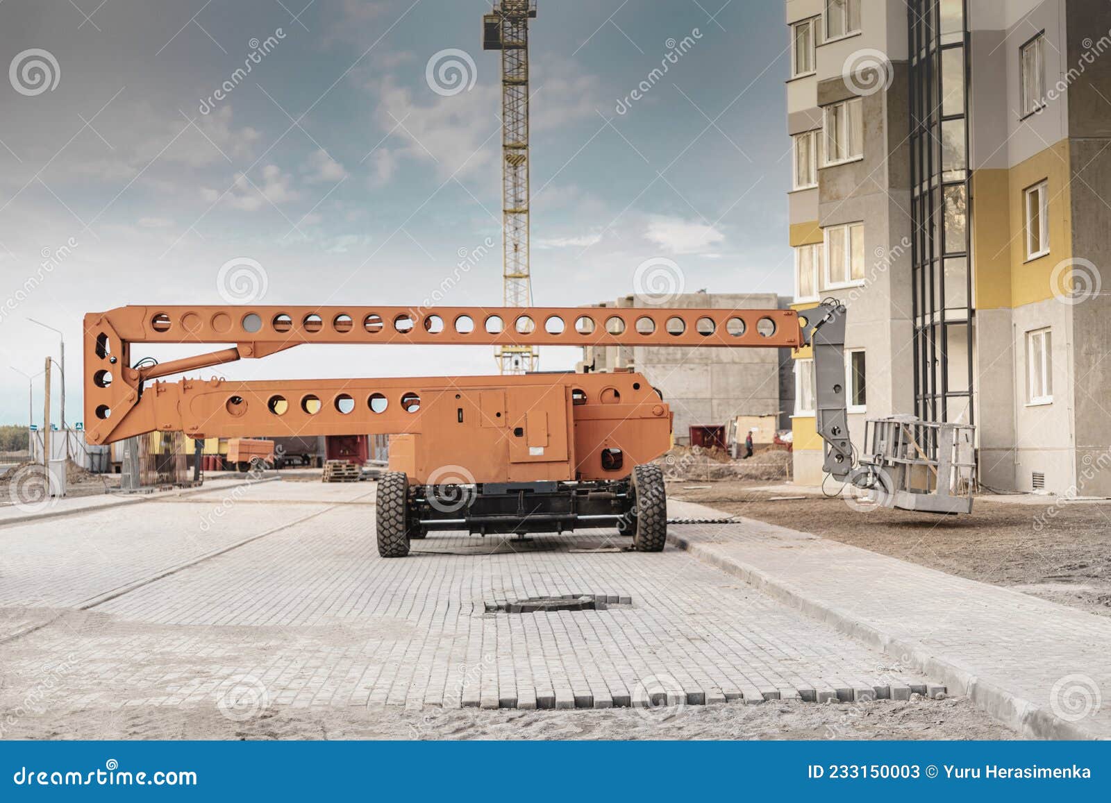 Construction Telescopic Tower or Work Platform for People To Work at ...