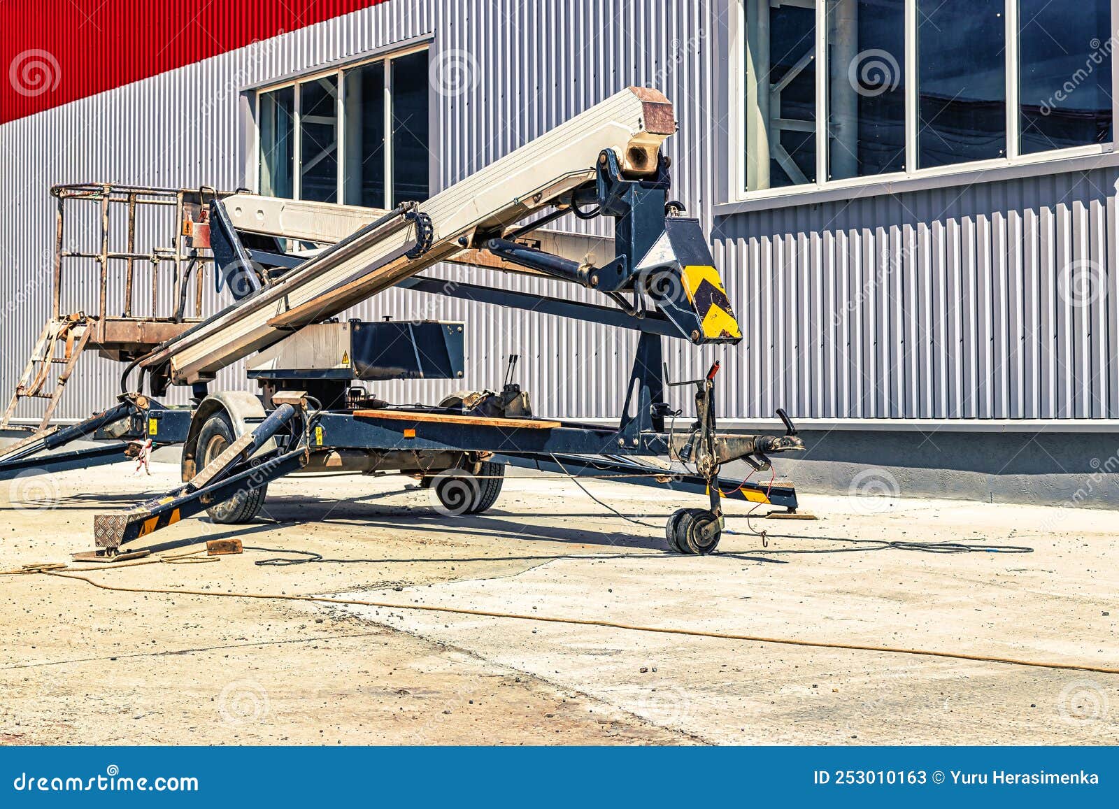 Construction Telescopic Tower or Work Platform for People To Work at ...