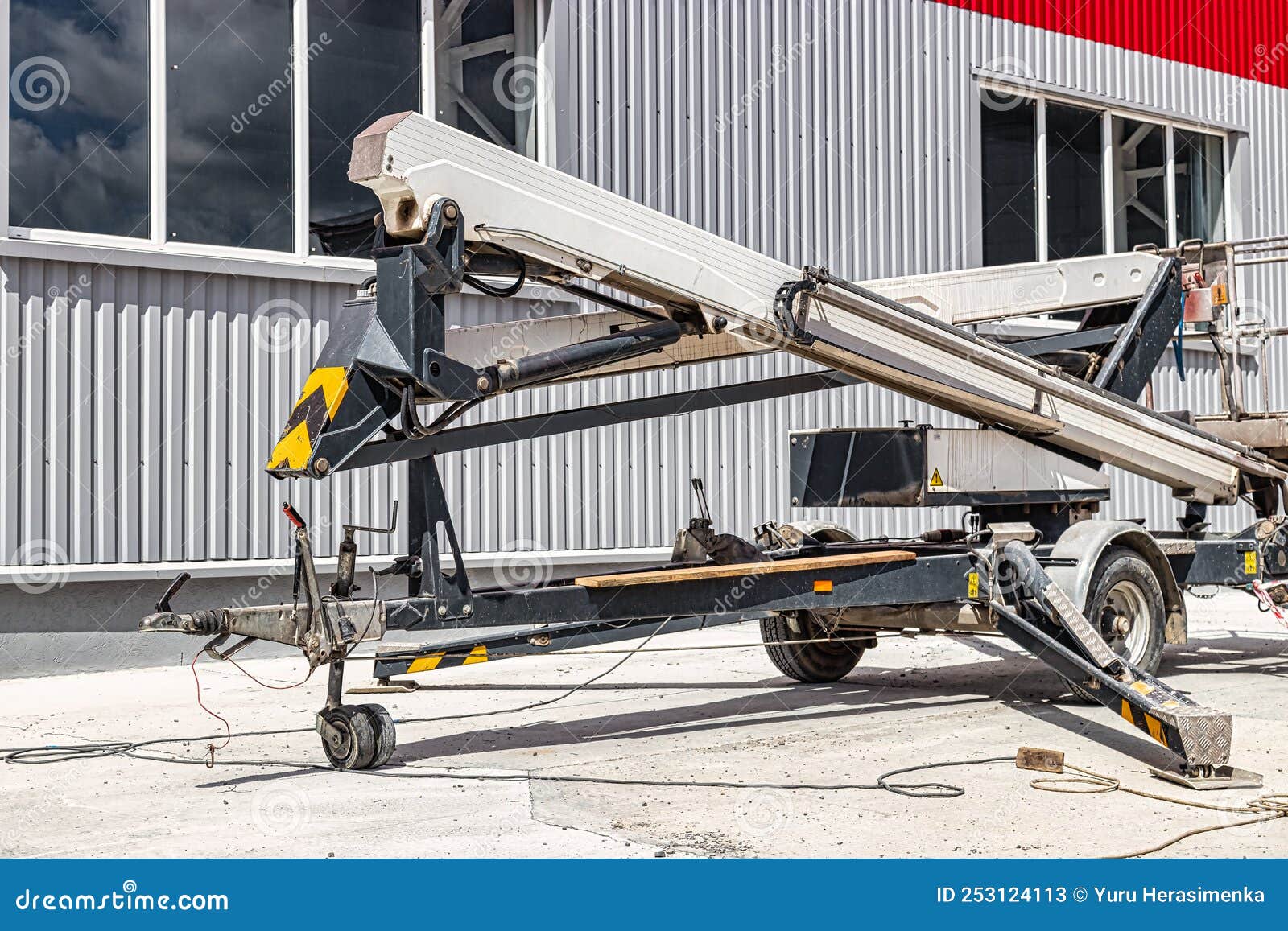 Construction Telescopic Tower or Work Platform for People To Work at ...