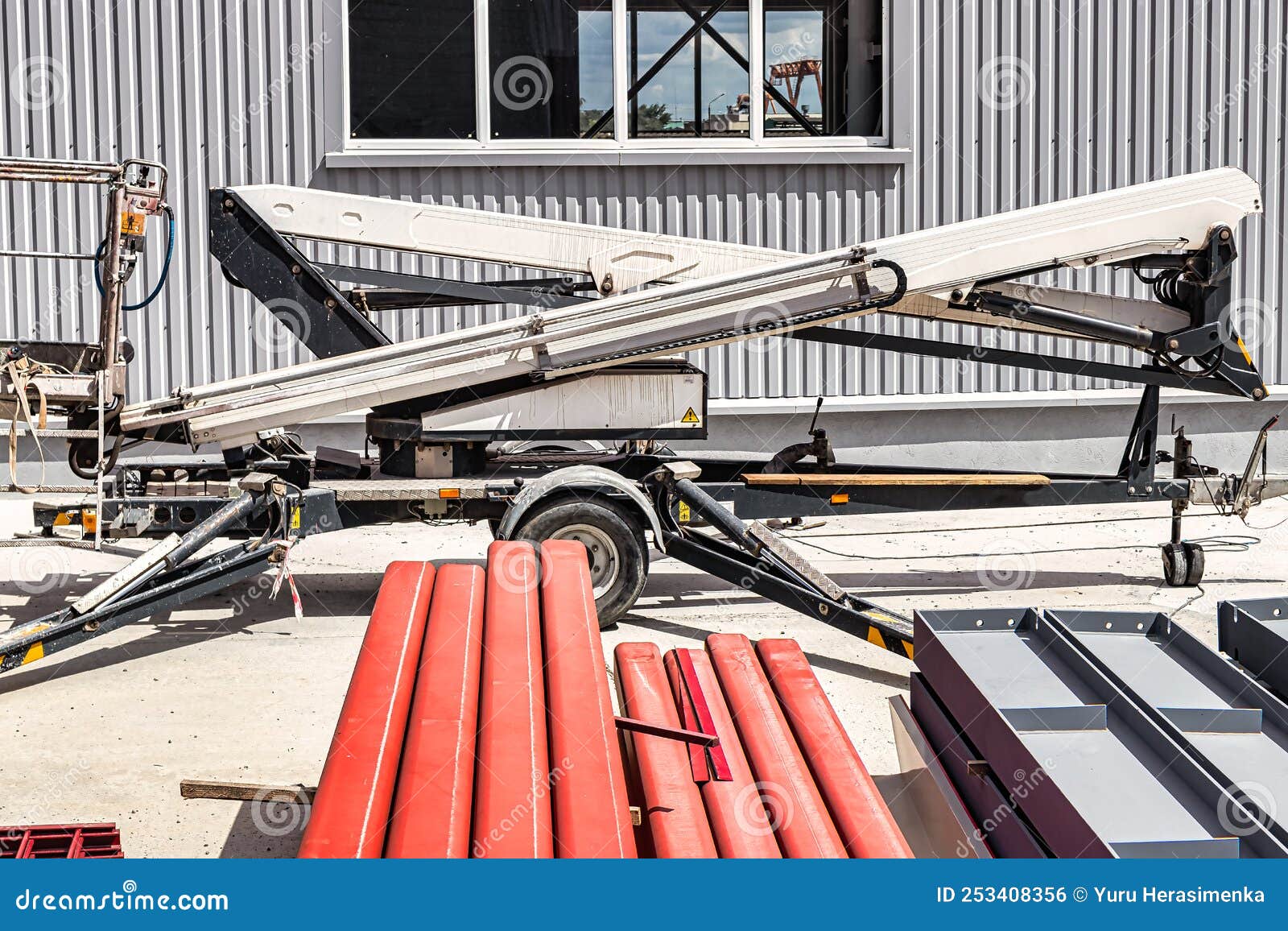 Construction Telescopic Tower or Work Platform for People To Work at ...