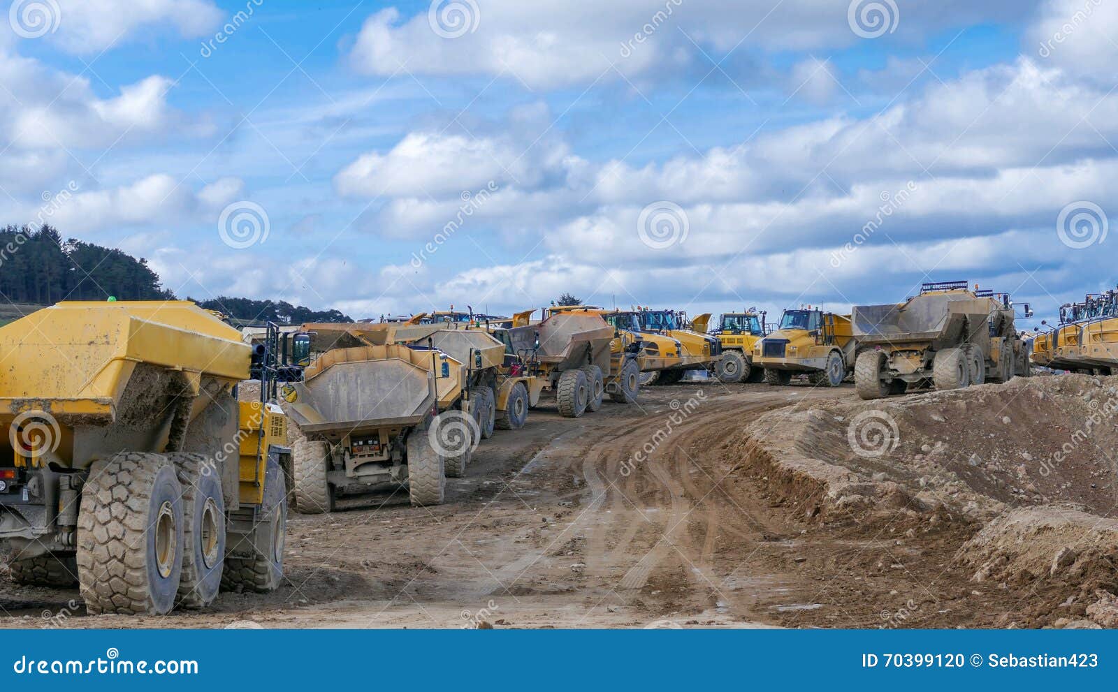 Construction Trucks Stock Photos - Download 6,492 Royalty Free Photos
