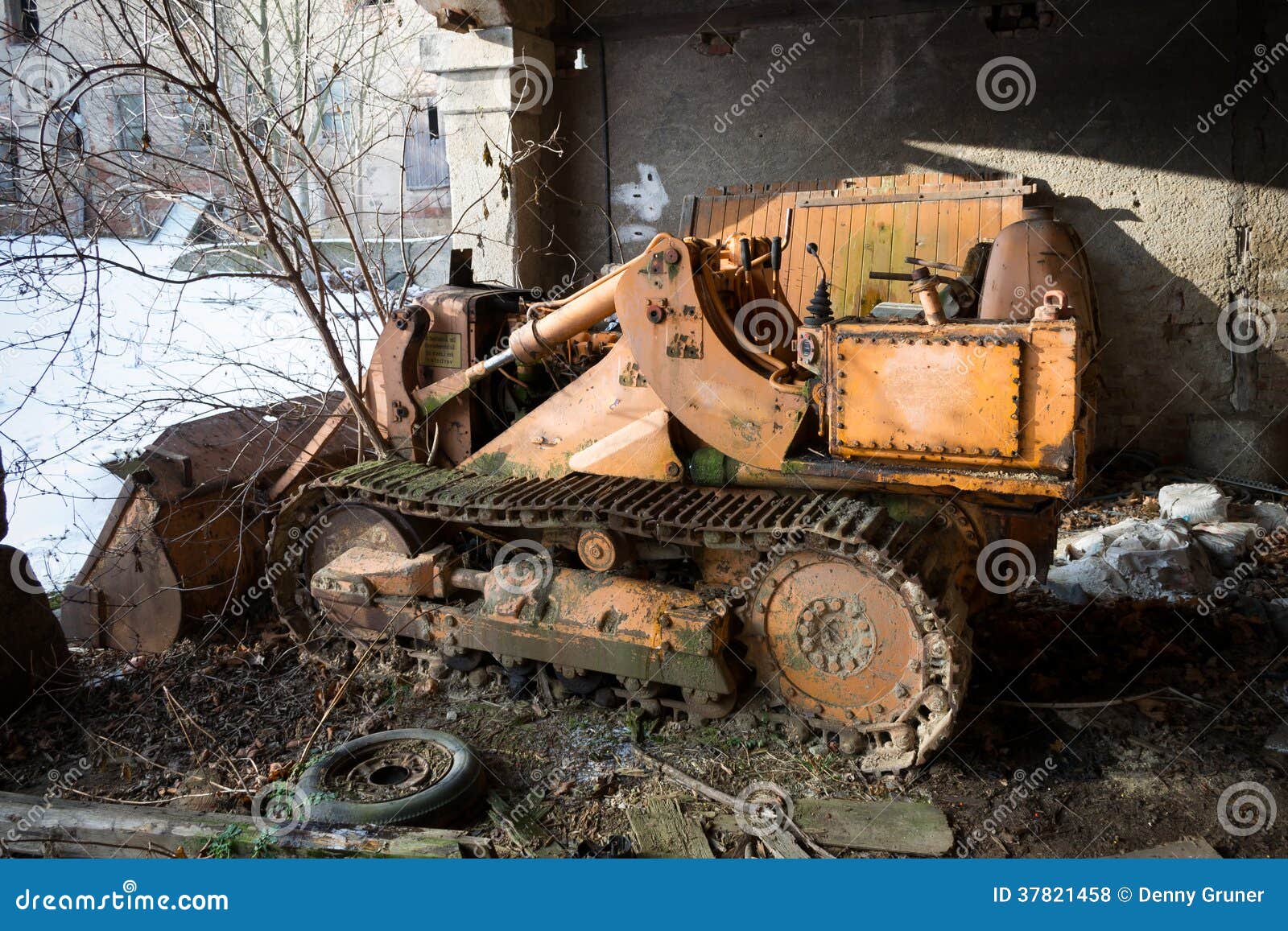 A Vehicle Chain On Hand. Stock Image | CartoonDealer.com #190452181
