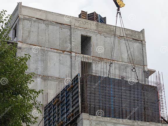 Construction of a Wall of a Multi-Storey Building Using the Sliding ...