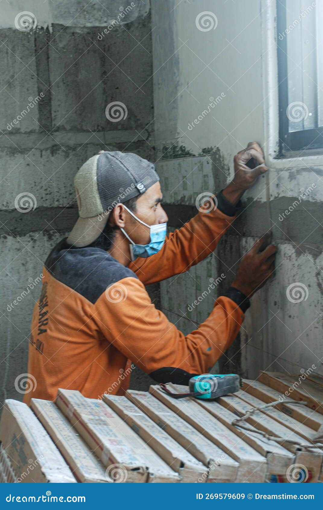 Construction Worker are Adjusting the the Walls Editorial Stock Image ...