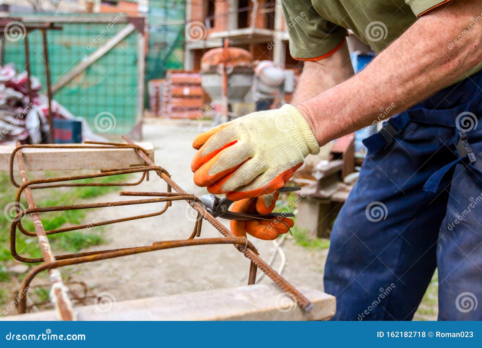 Construction Worker Binding Rebar for Reinforce Concrete Column at the ...