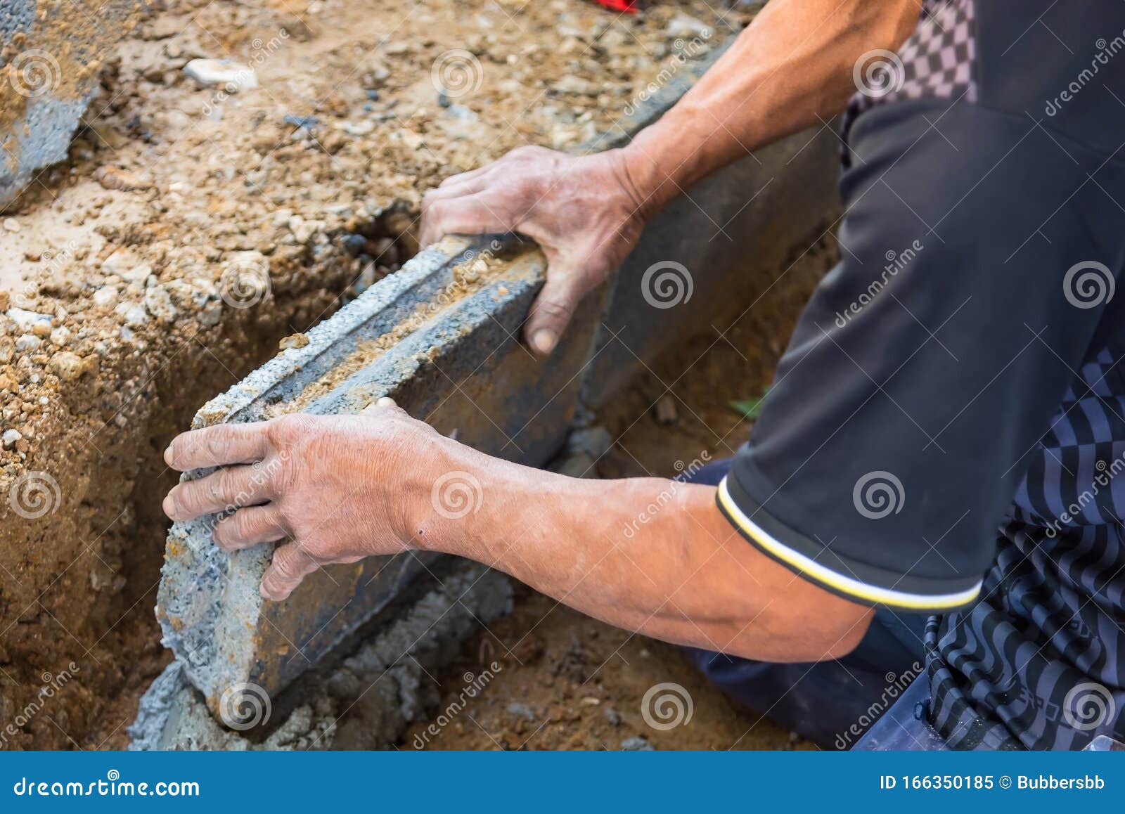 Construction Worker, Bricklayer, Constructing Brick Wall Stock Image ...
