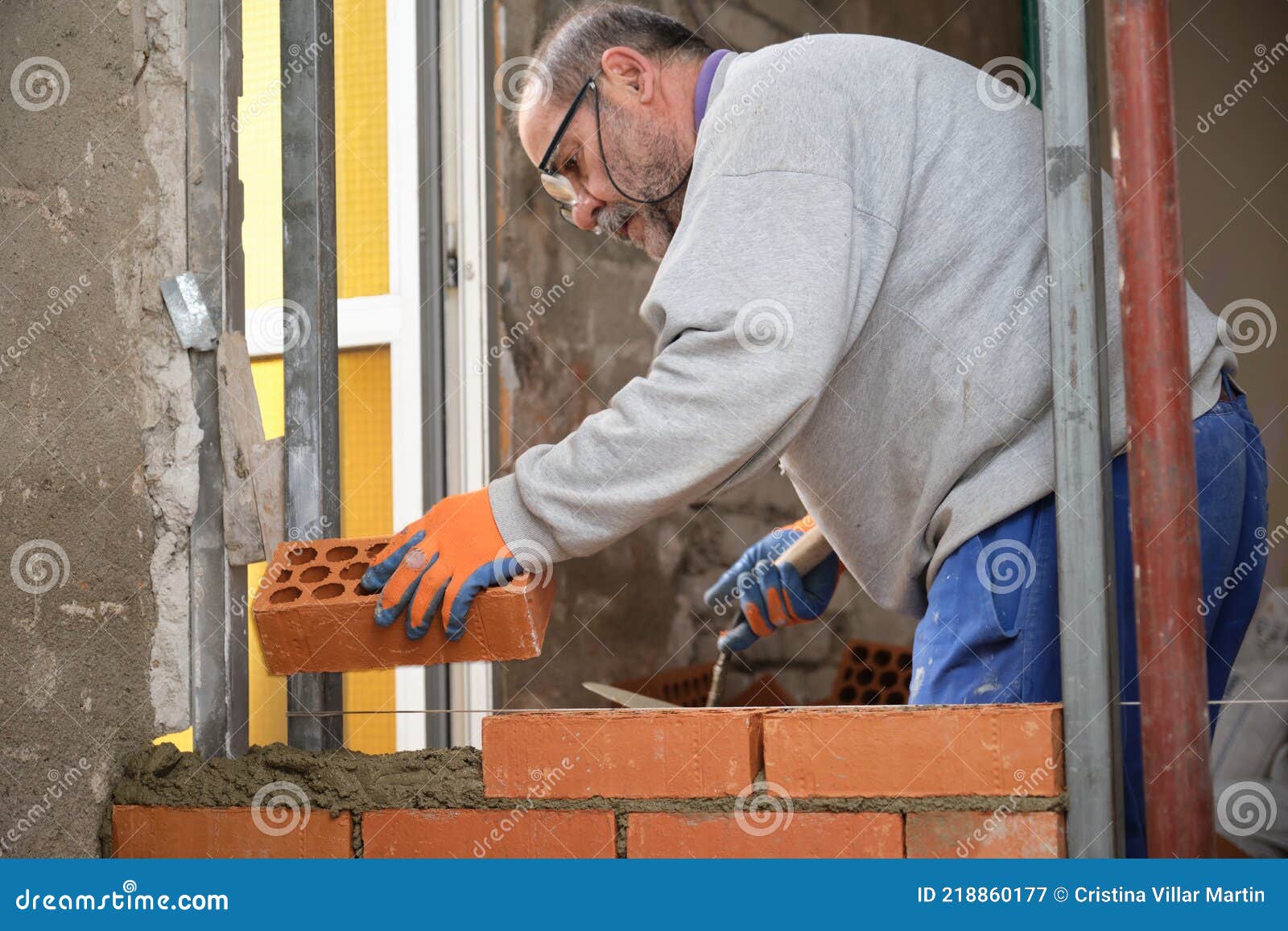 Construction Worker Building a Brick Wall Stock Image - Image of gloves ...