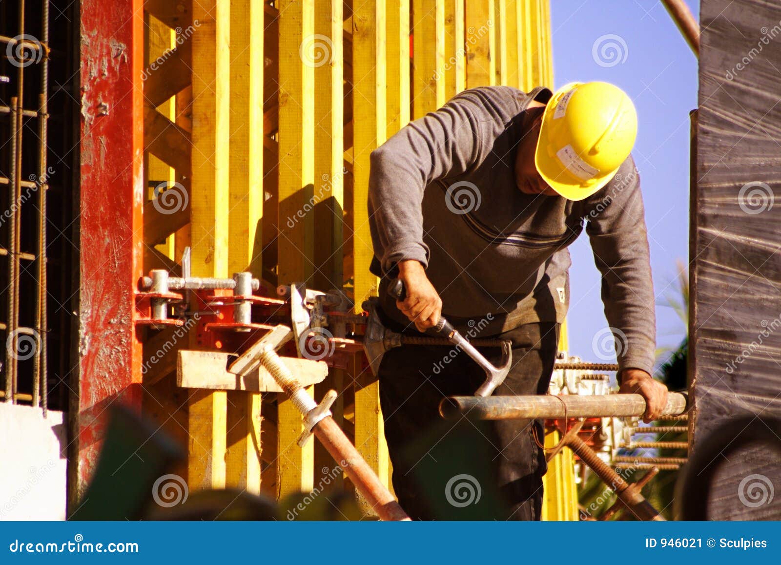Construction Worker Formwork Stock Image - Image of building, form: 946021