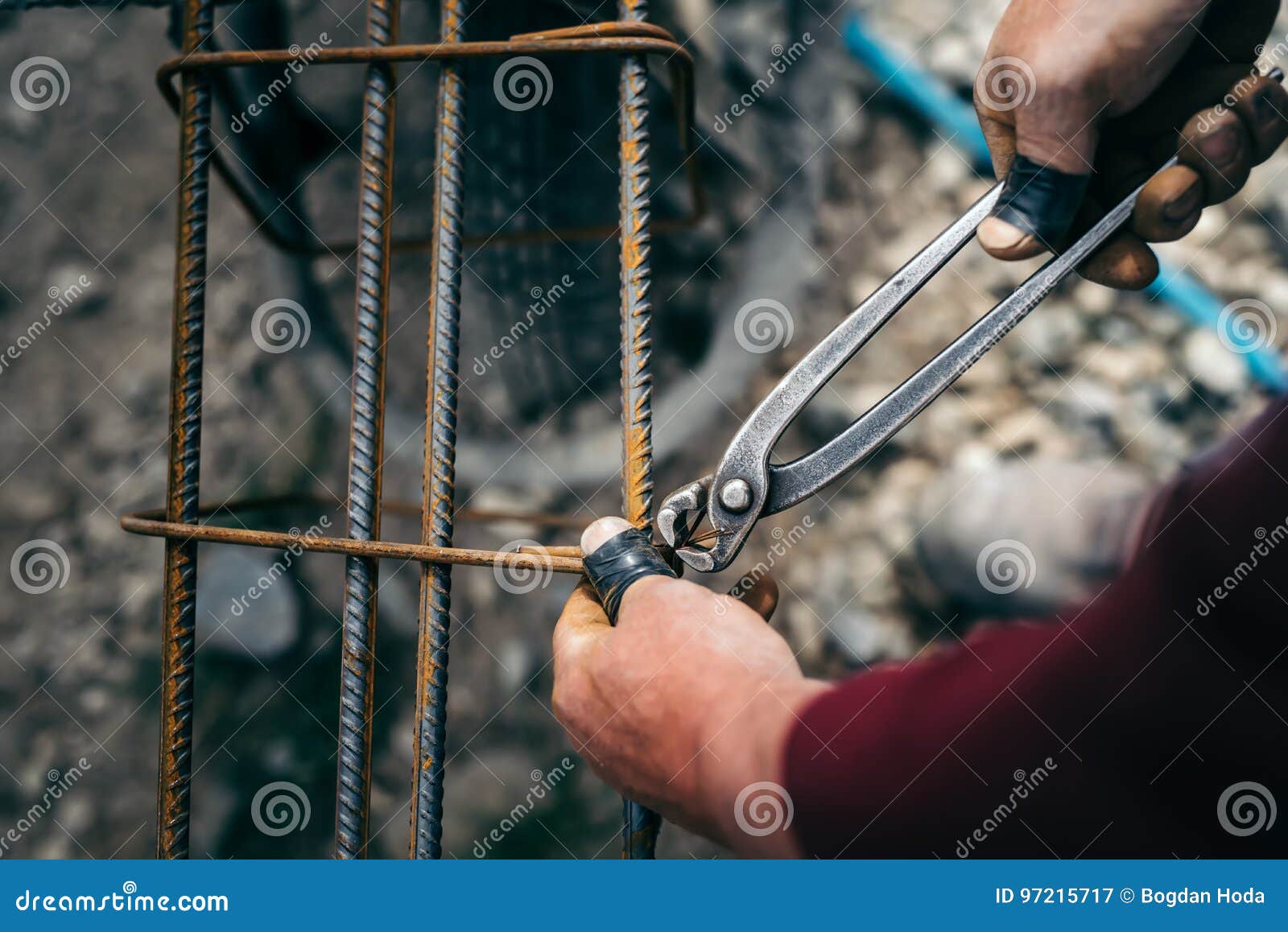 Securing Steel Bars With Wire Rod For Reinforcement Of Concrete Or ...