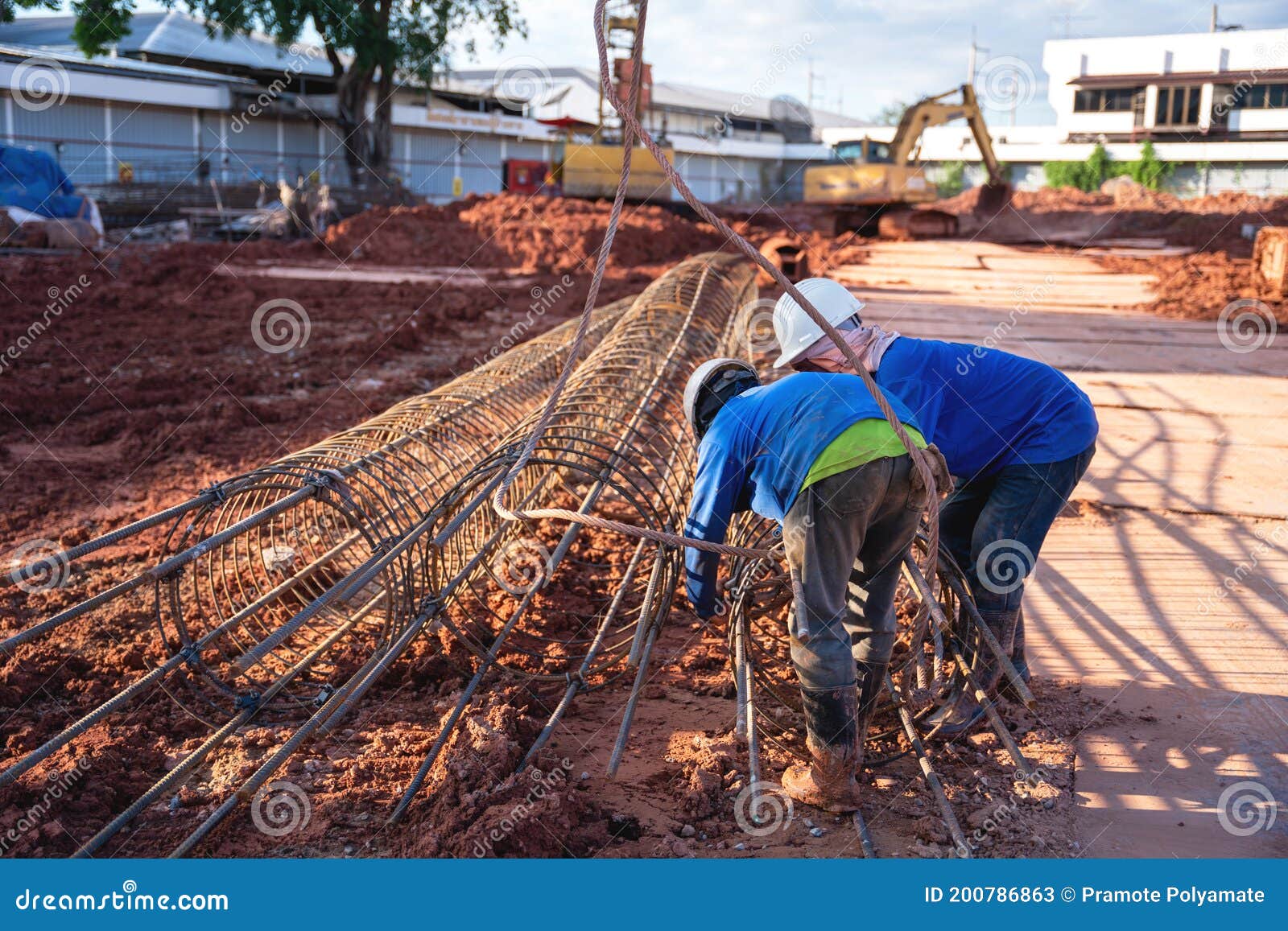 Construction Worker Install a Lifting Sling Which Steel Mesh To the ...