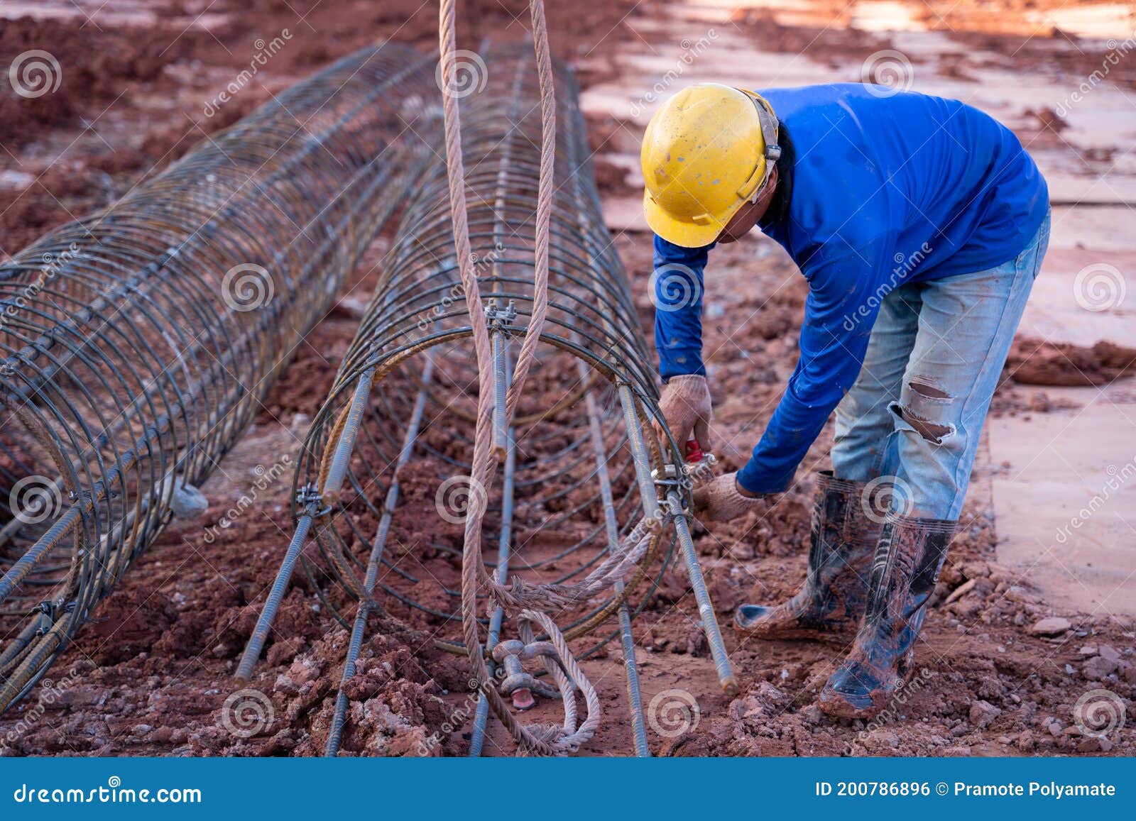 Construction Worker Install a Lifting Sling Which Steel Mesh To the ...