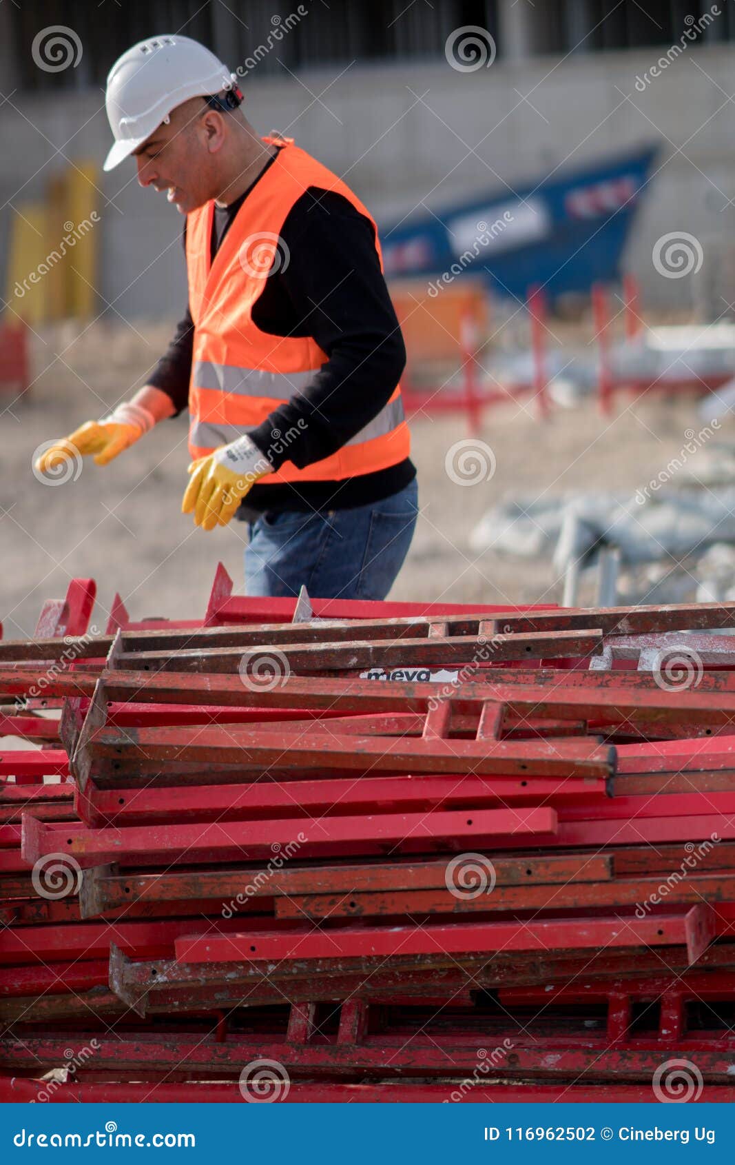Construction Worker Mounting Scaffolding Editorial Photography - Image ...
