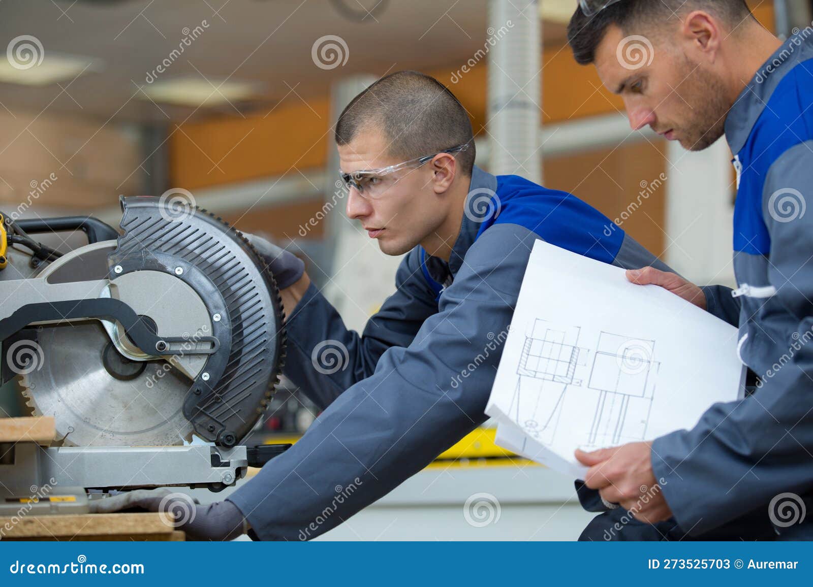 Construction Worker Using Slider Compound Mitre Saw Stock Image - Image ...