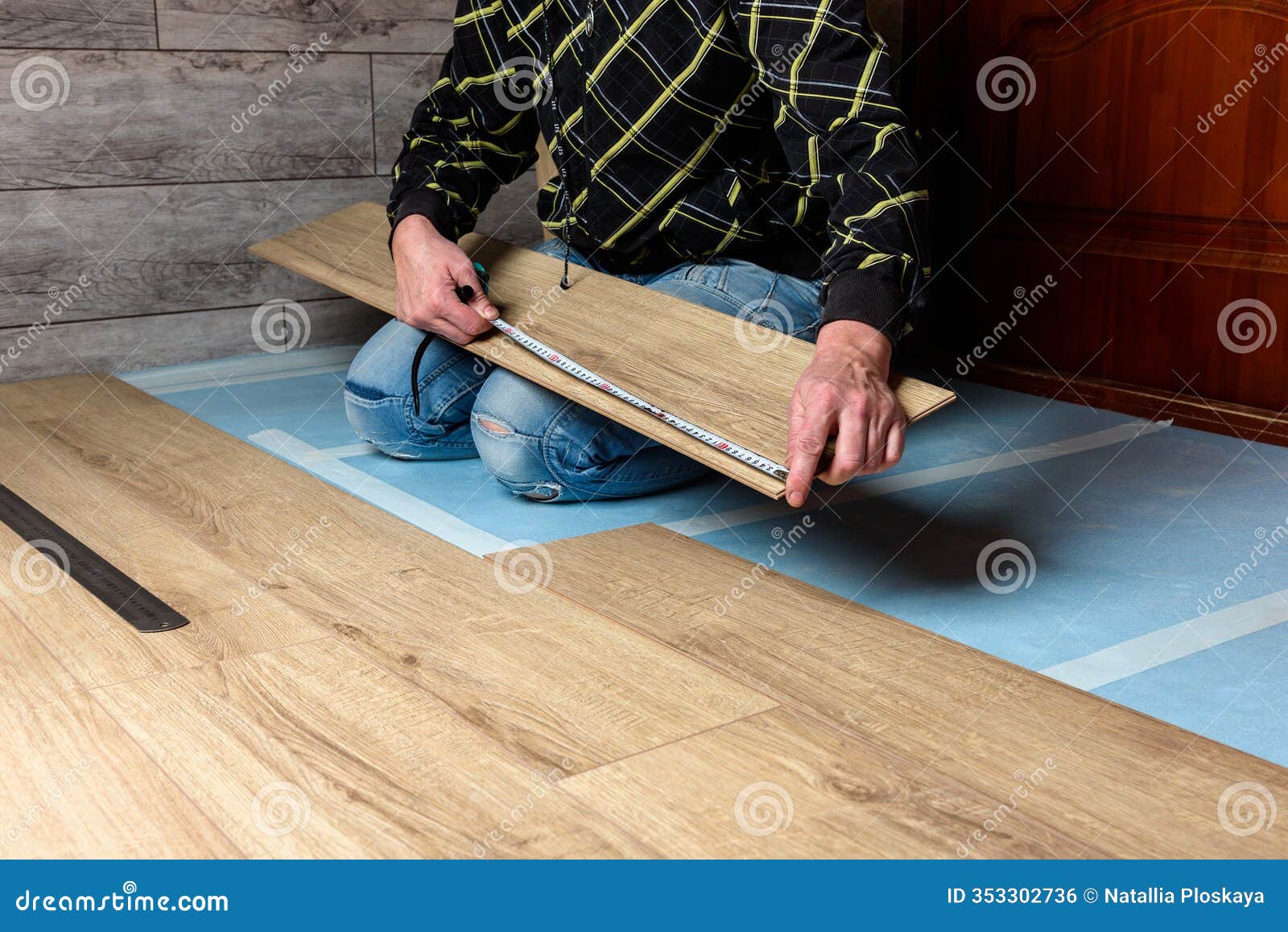 Construction Worker Using Tape Measure Ruler Measuring Laminate Board ...