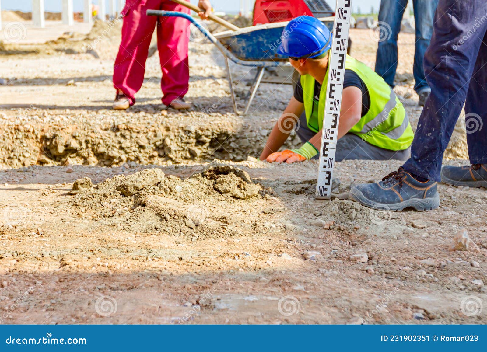 Worker Set Up Right Measures in Square Trench Stock Image - Image of ...