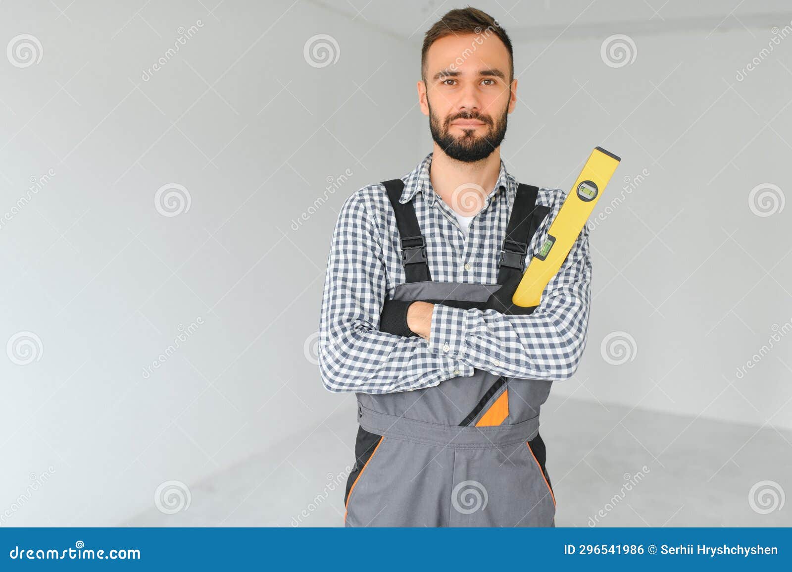 Construction Worker Using a Water Level. Stock Photo - Image of manual ...