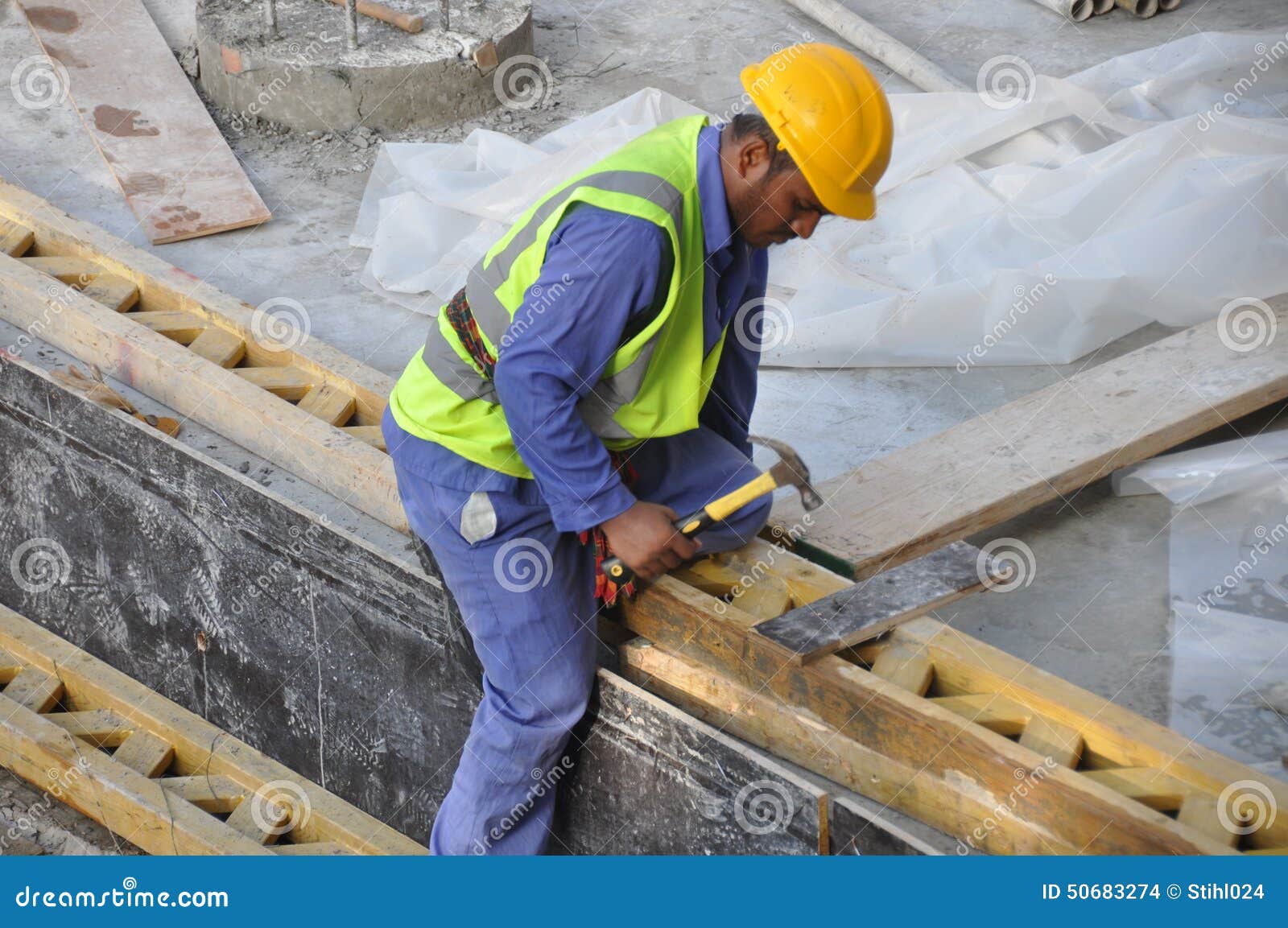 Construction worker editorial stock image. Image of heavy - 50683274
