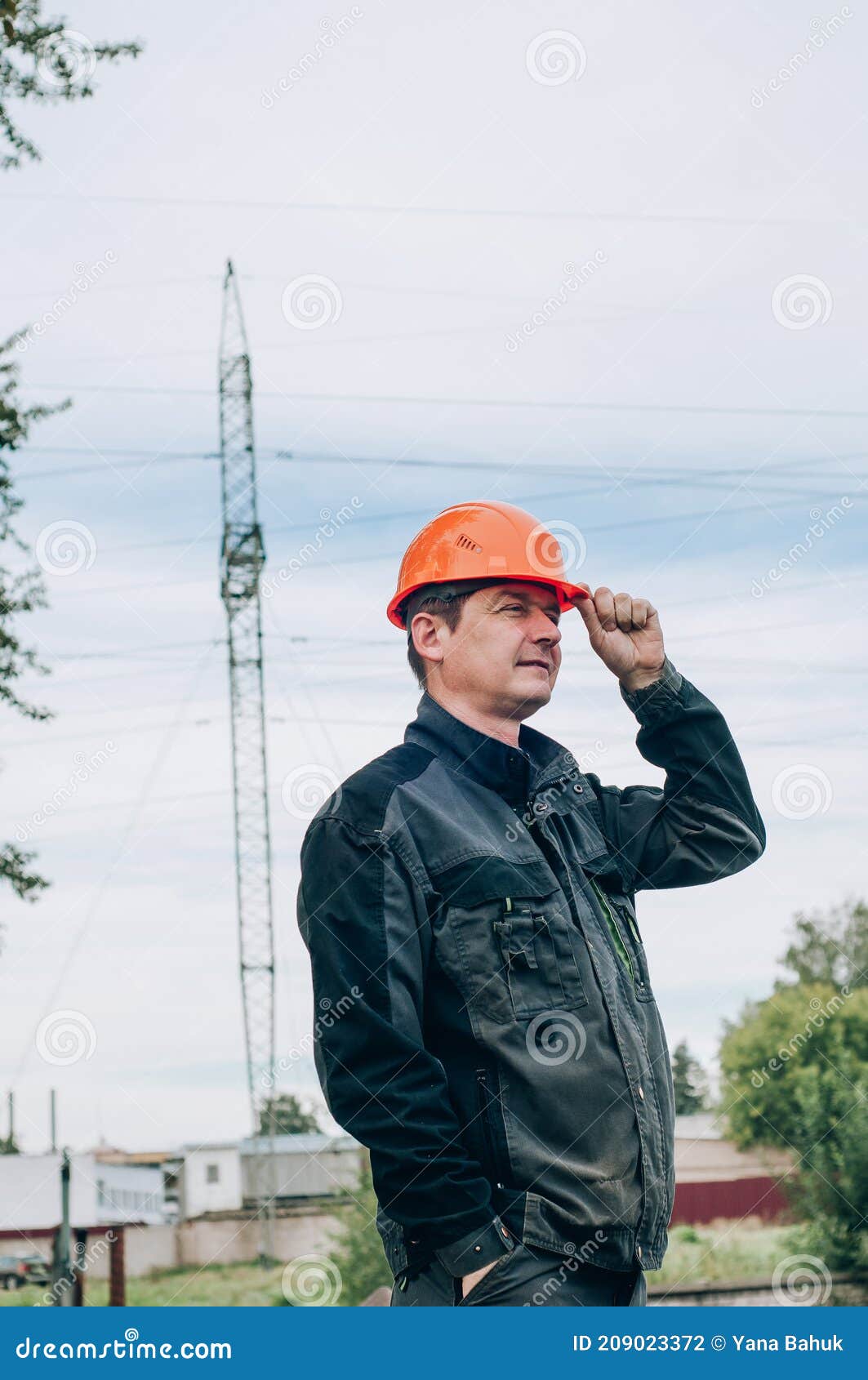Construction Worker Writing on Clipboard Stock Photo - Image of ...