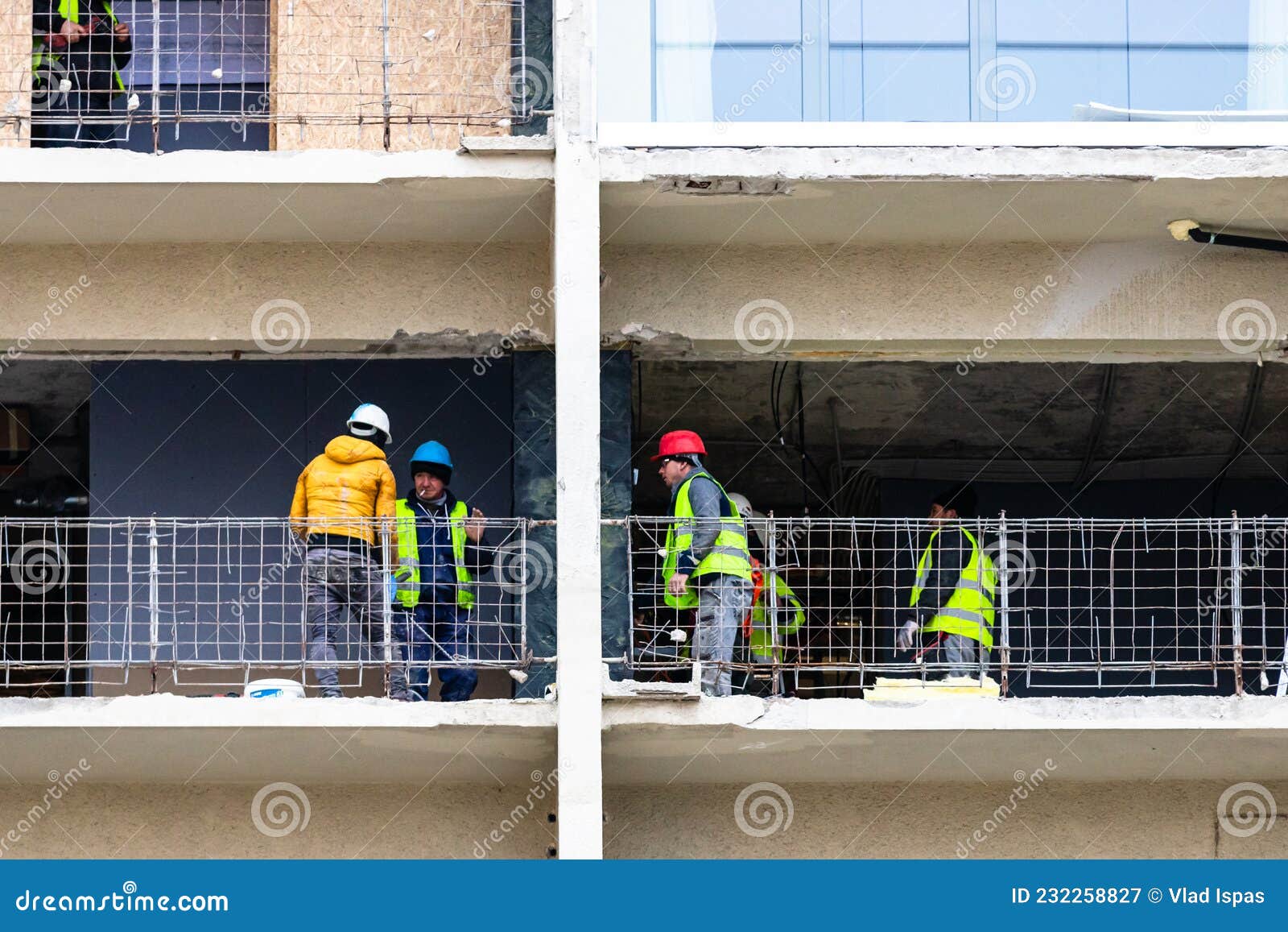 Construction Workers in Bucharest, Romania, 2021 Editorial Photography ...