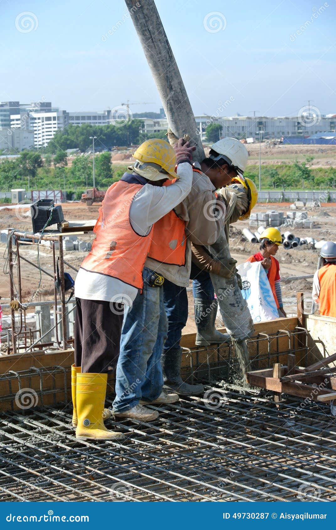 Construction Workers Casting Concrete Using Concrete Hose Editorial ...