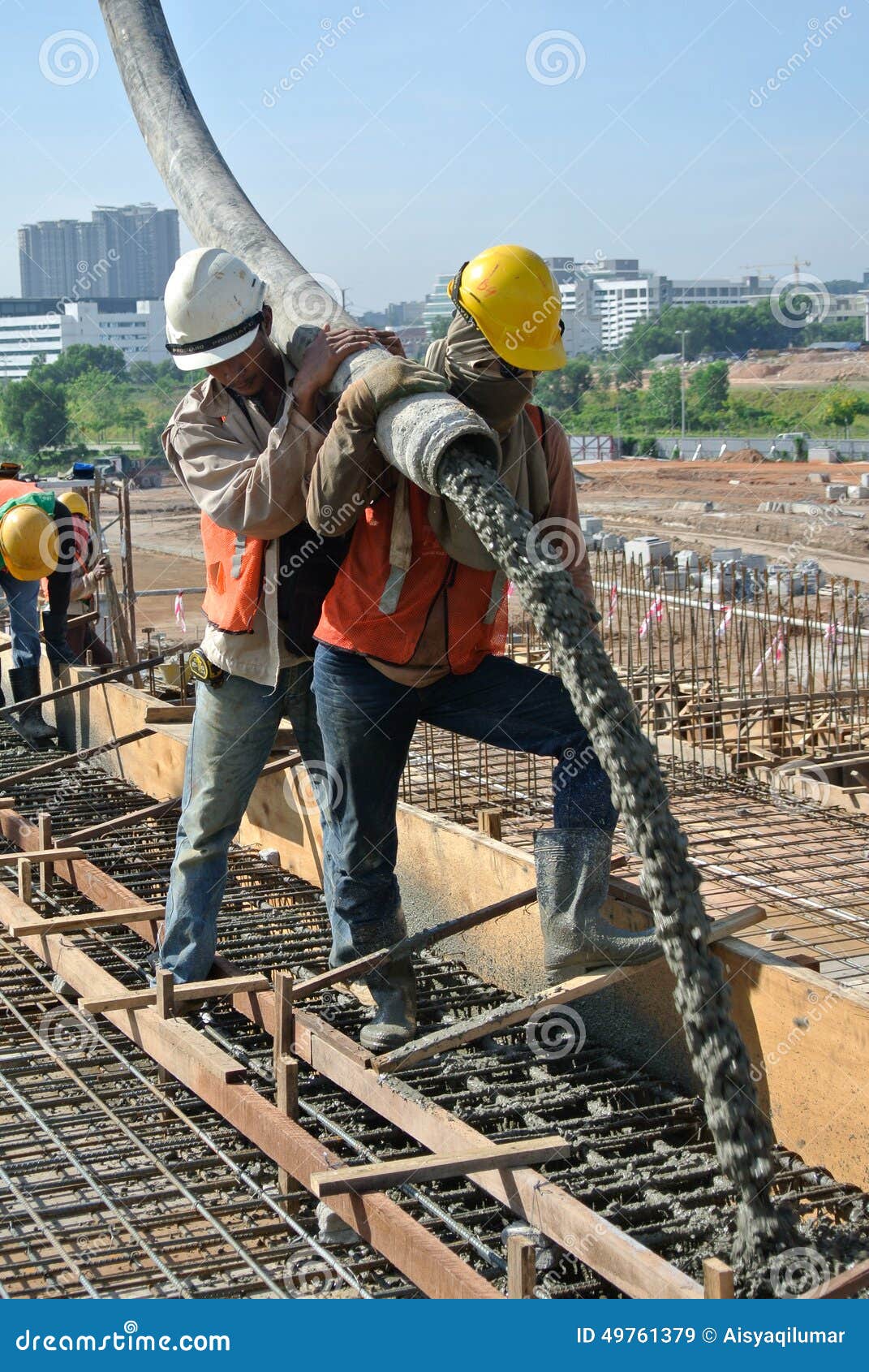 Construction Workers Casting Concrete Using Concrete Hose Editorial ...