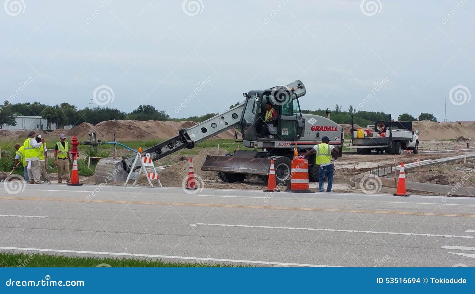 Construction workers editorial stock image. Image of digging - 53516694