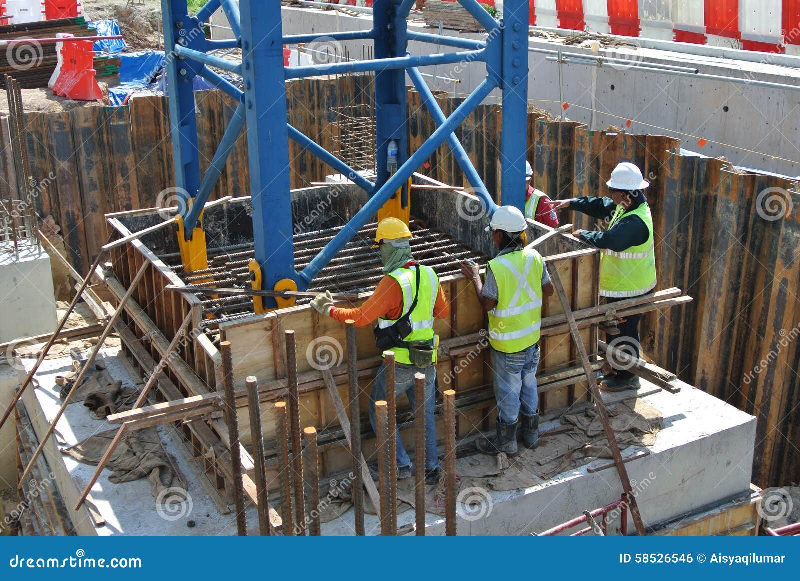 A Construction Workers Fabricating Pile Cap Formwork Editorial Photo ...