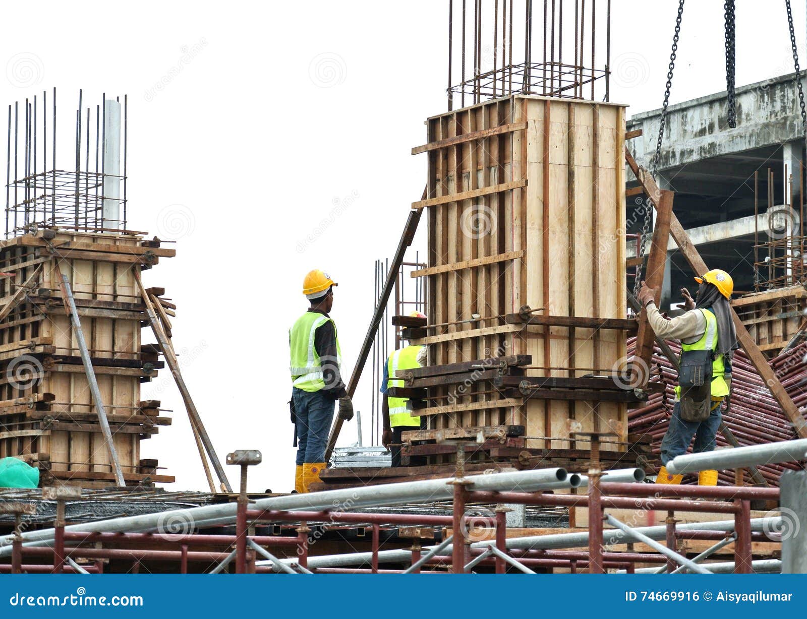 Construction Workers Fabricating Timber Form Work Editorial Photo ...