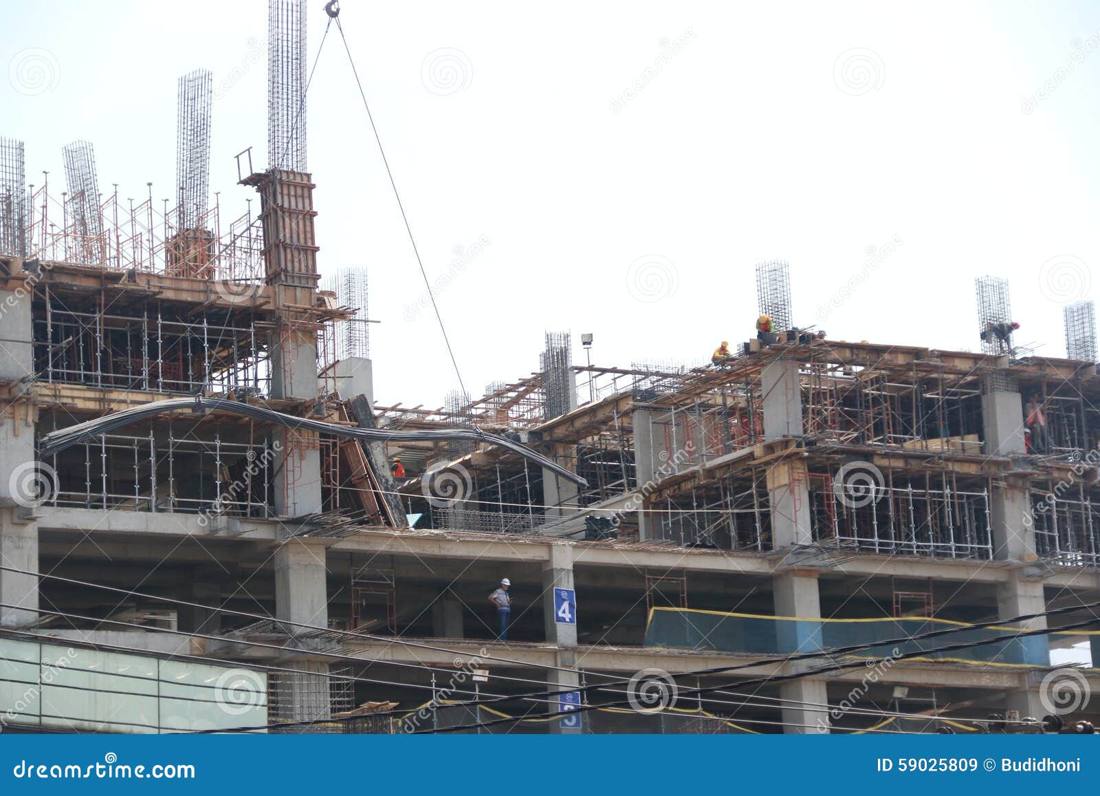 CONSTRUCTION WORKERS editorial stock image. Image of building - 59025809