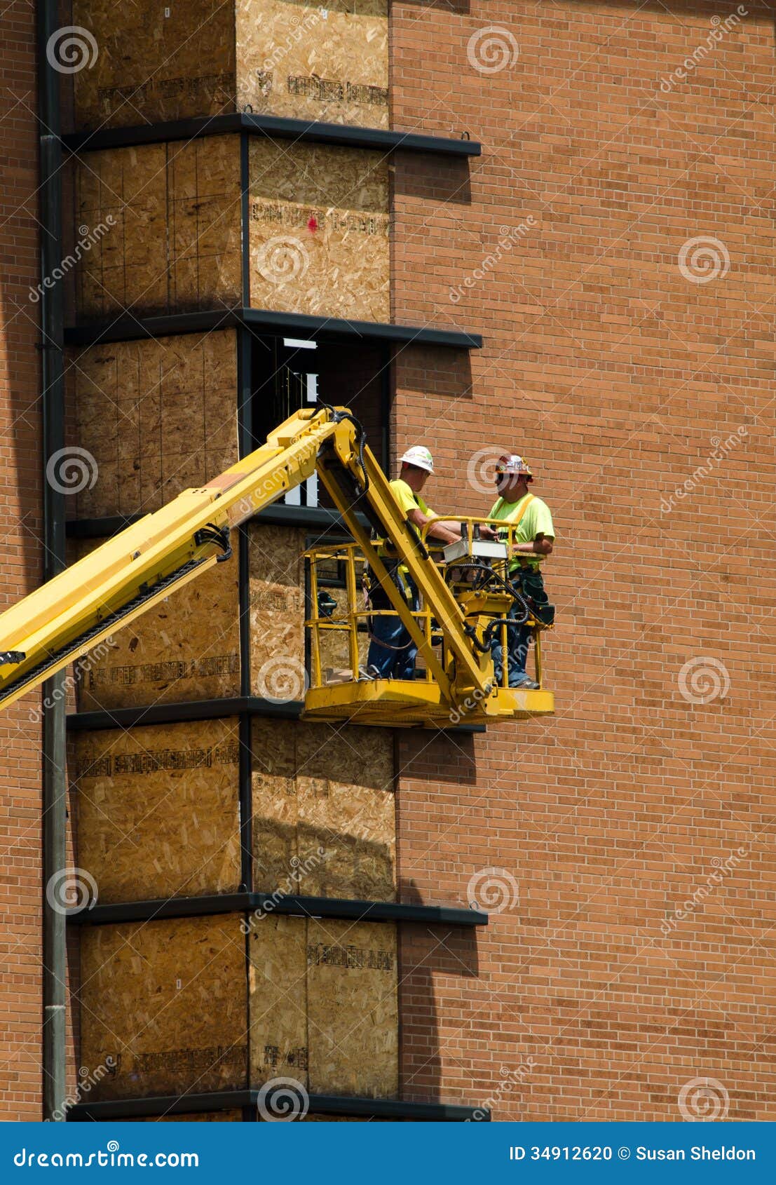 Construction Workers in a Hydraulic Lift Editorial Image - Image of ...